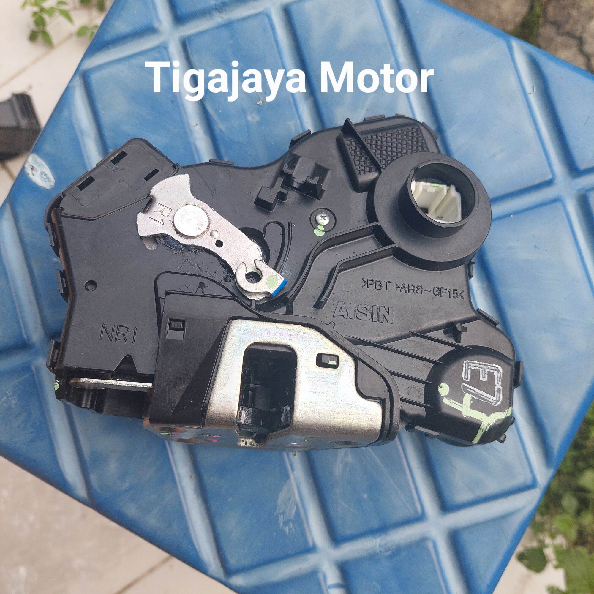 door lock pintu depan kanan innova lama tahun 2005 2006 2007 2008 2009 ...