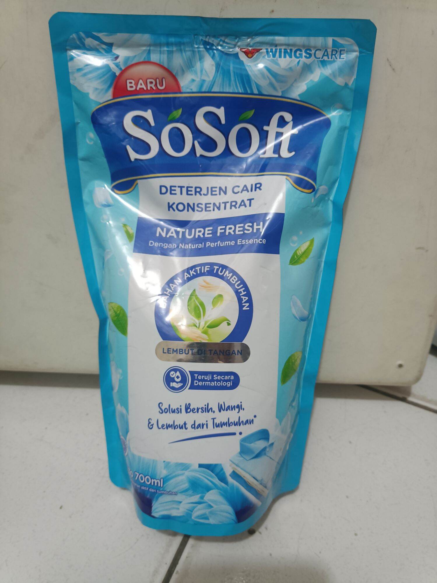 Sosoft Deterjen Cair Konsentrat Sabun Cuci Kemasan Botol & Refill 700ml ...