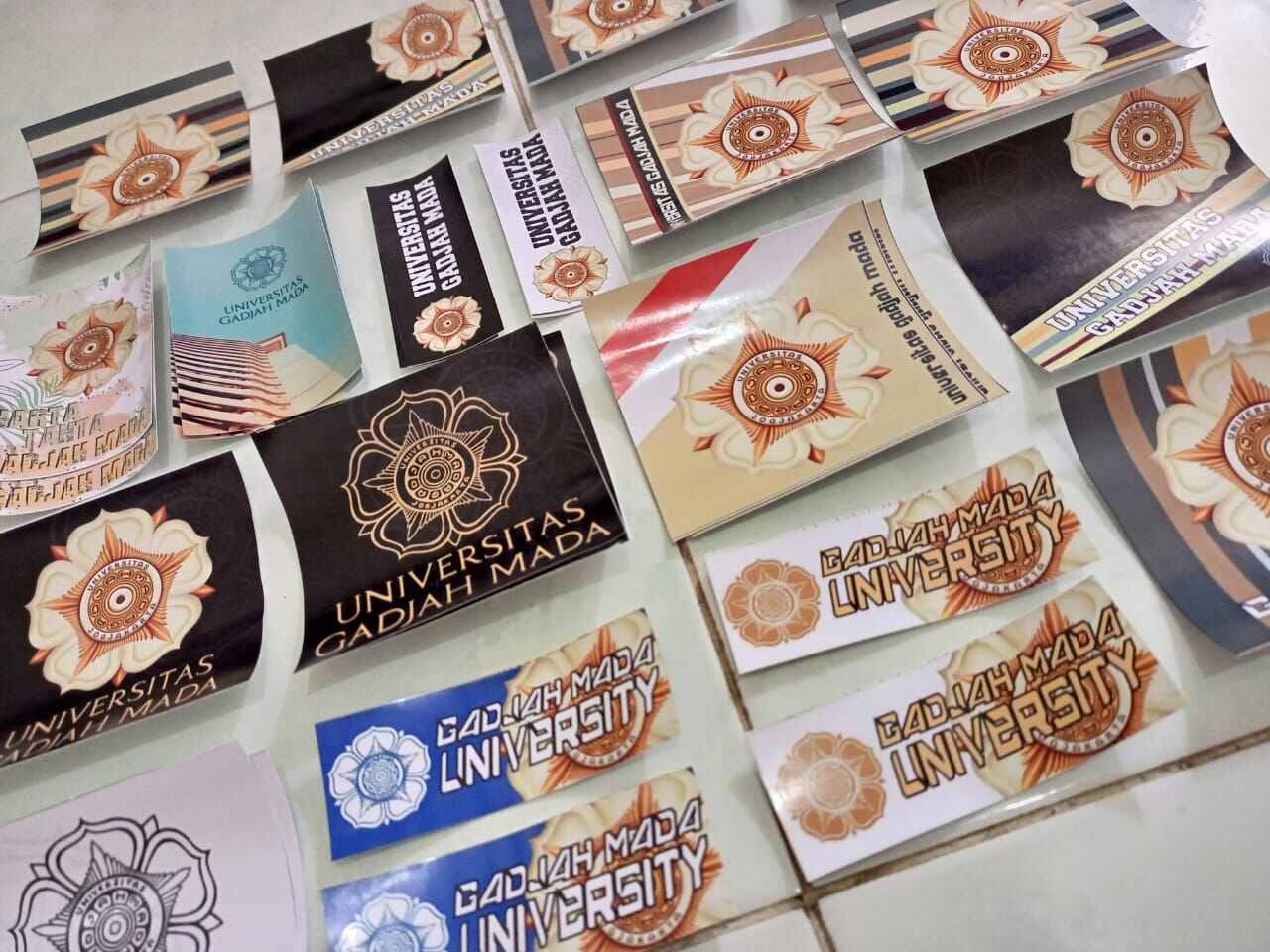 UGM Decals Vinyl Stiker Universitas Gadjah Mada Aksesoris Pack Sticker ...