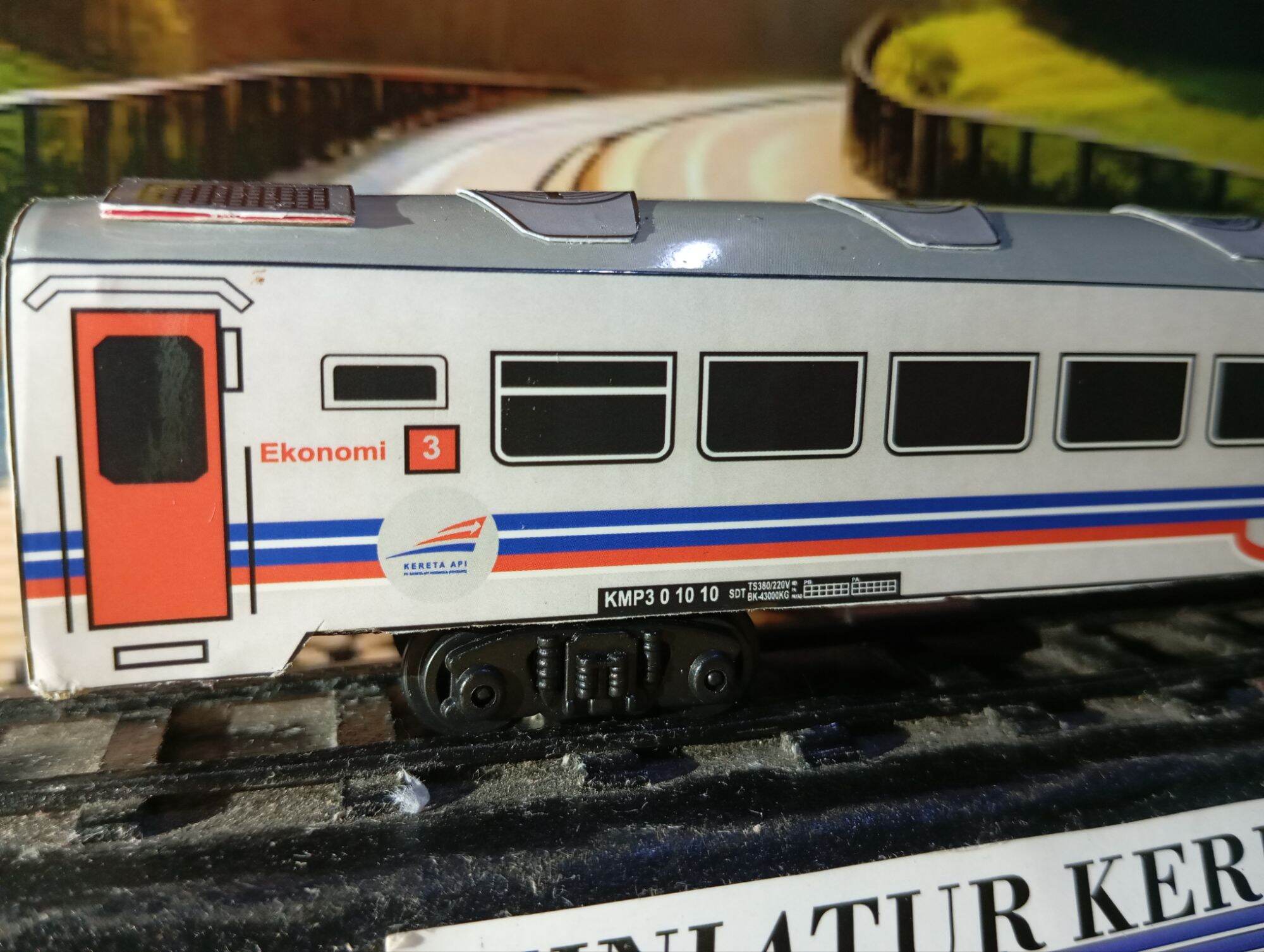 Gerbong Kereta Api Indonesia livery Ekonomi Pembangkit | Lazada Indonesia