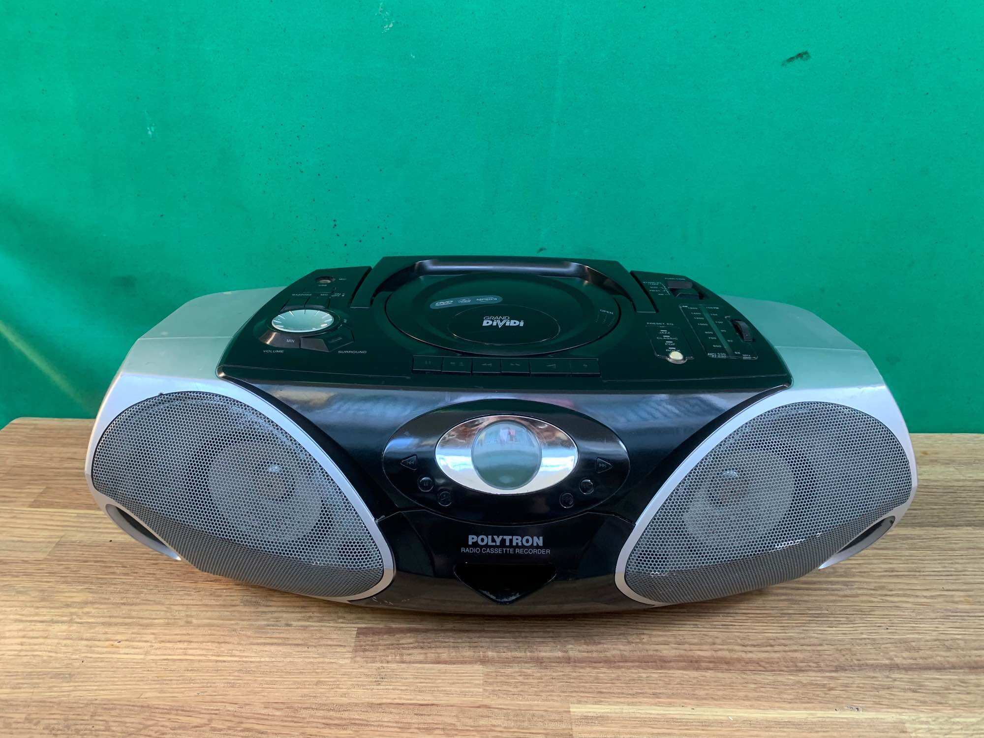 Radio polytron boxer silver radio normal jernih. Vcd, tape off (bekas ...