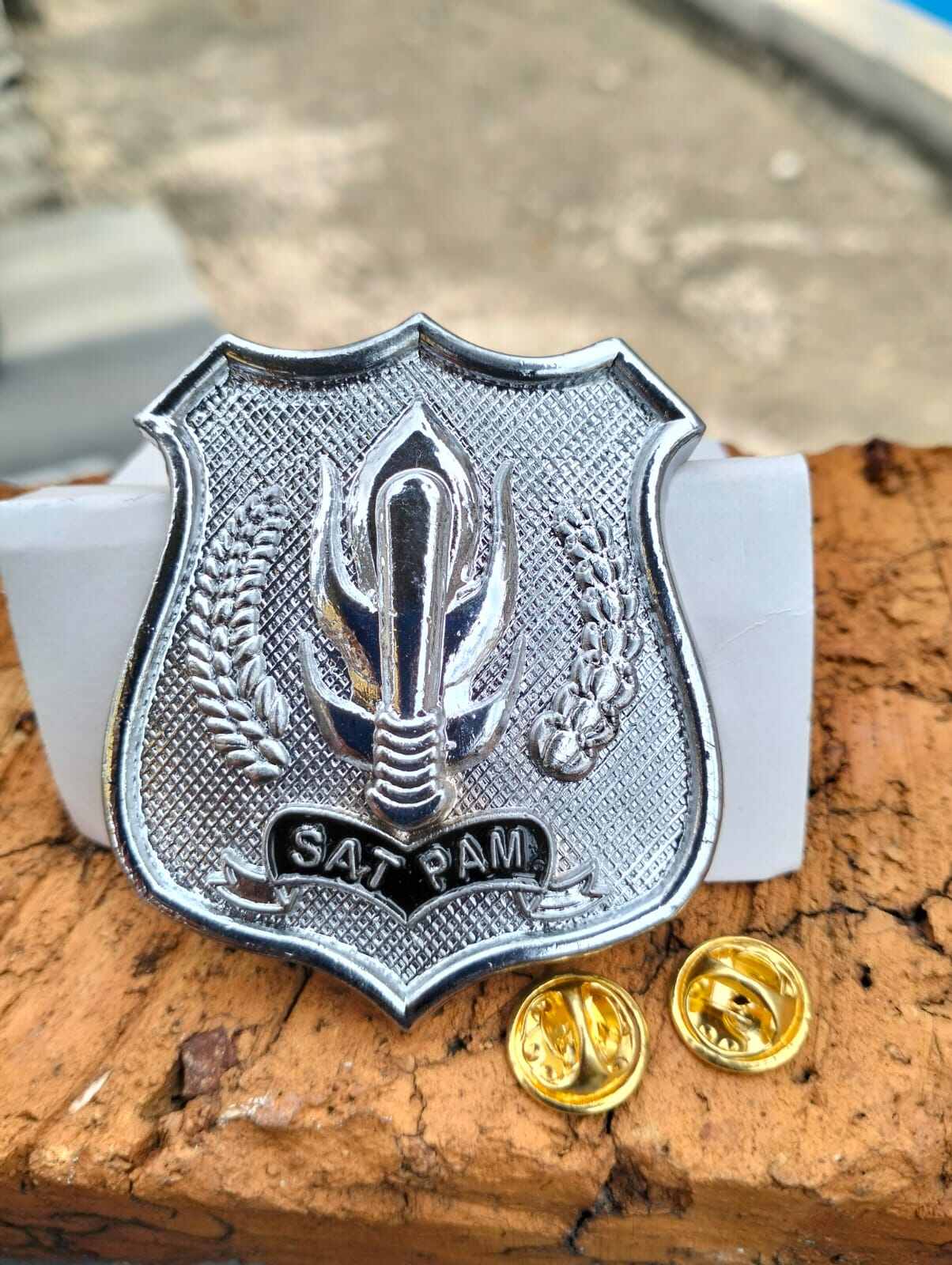 PIN LENCANA KEWENANGAN SATPAM baru | Lazada Indonesia