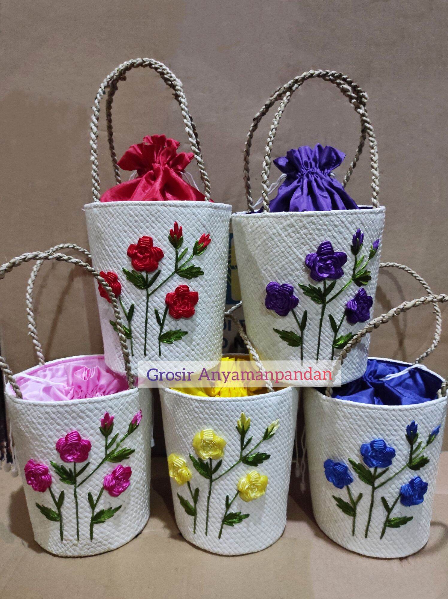 Tas Parcel EMBER PUTIH SULAM KAIN WARNA tas anyaman tas pandan tas ...