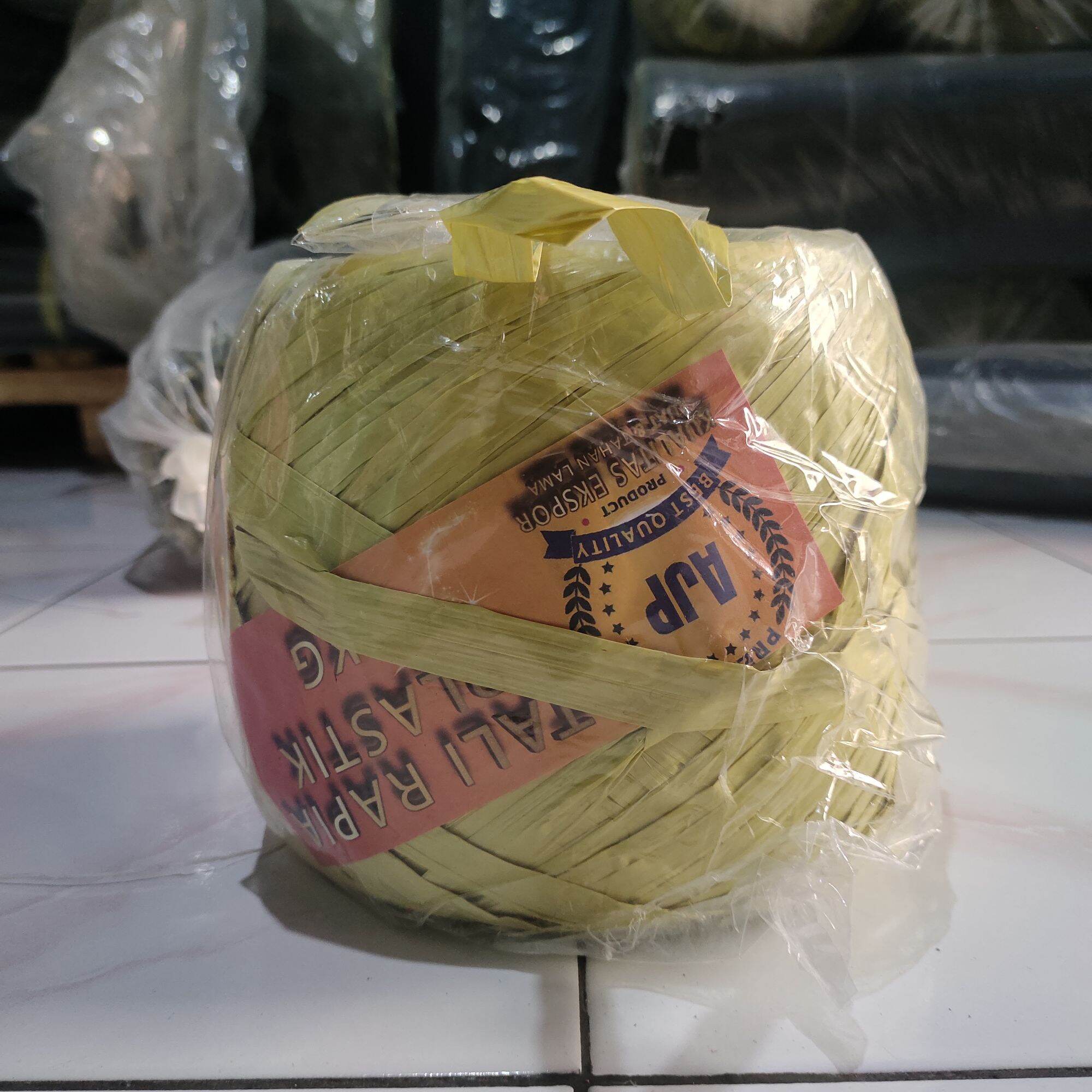 Tali Rafia 1 Bal isi 10 Rol (Berat 1 Rol 1 kg) Cap AJP/SUCABER | Lazada ...