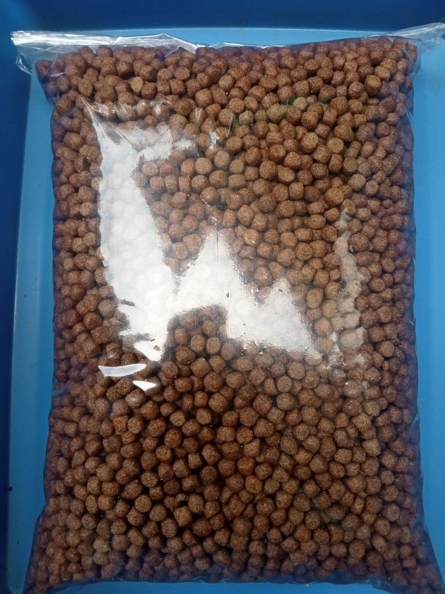 PELET 782 500 gram PAKAN MAKANAN IKAN LELE GURAME MUJAER NILA PATIN MAS ...