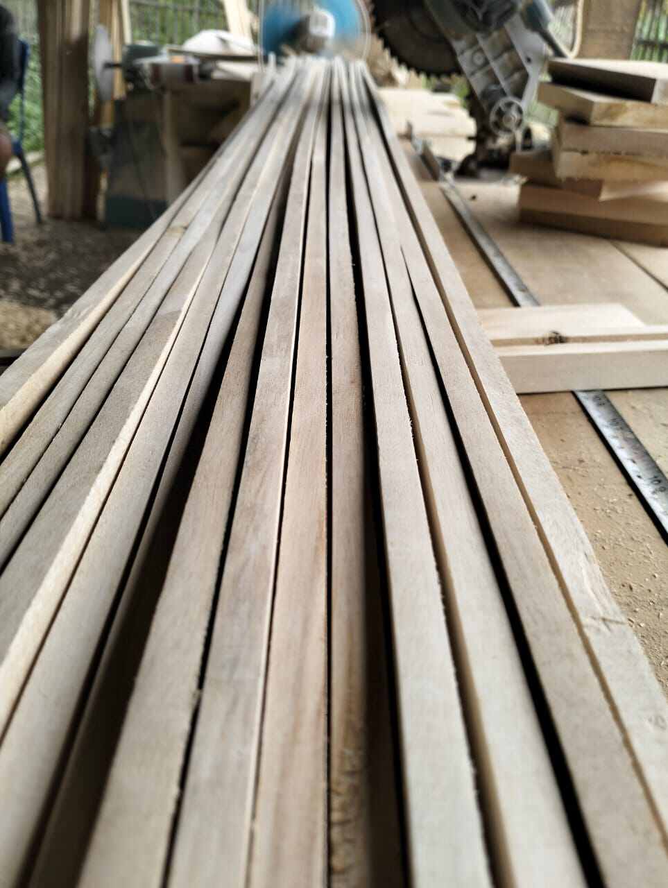 Stik Kayu 1x1 cm Kayu List Bahan Kerajinan Dekorasi Sudah Serut Dan ...