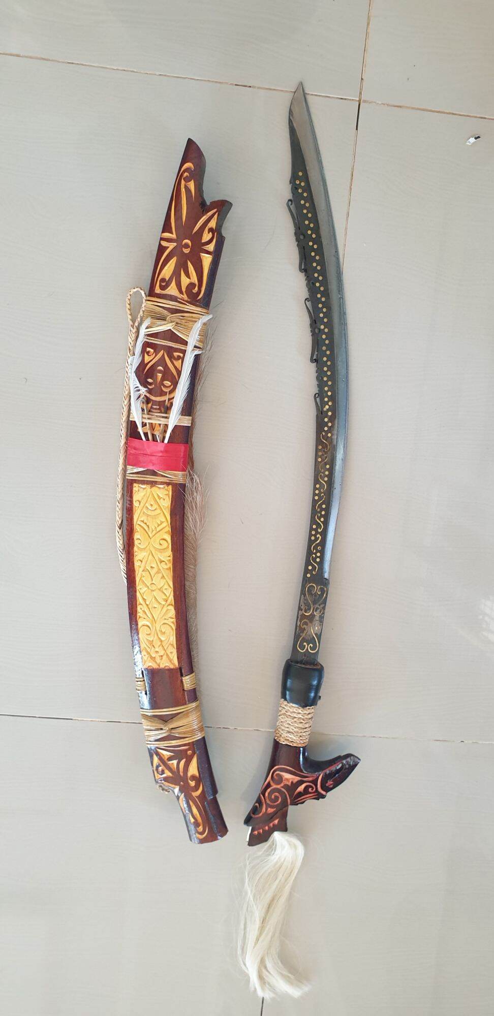 MANDAU KHAS SENJATA SUKU DAYAK KALIMANTAN .DAYAK BORNEO KALIMANTAN ...