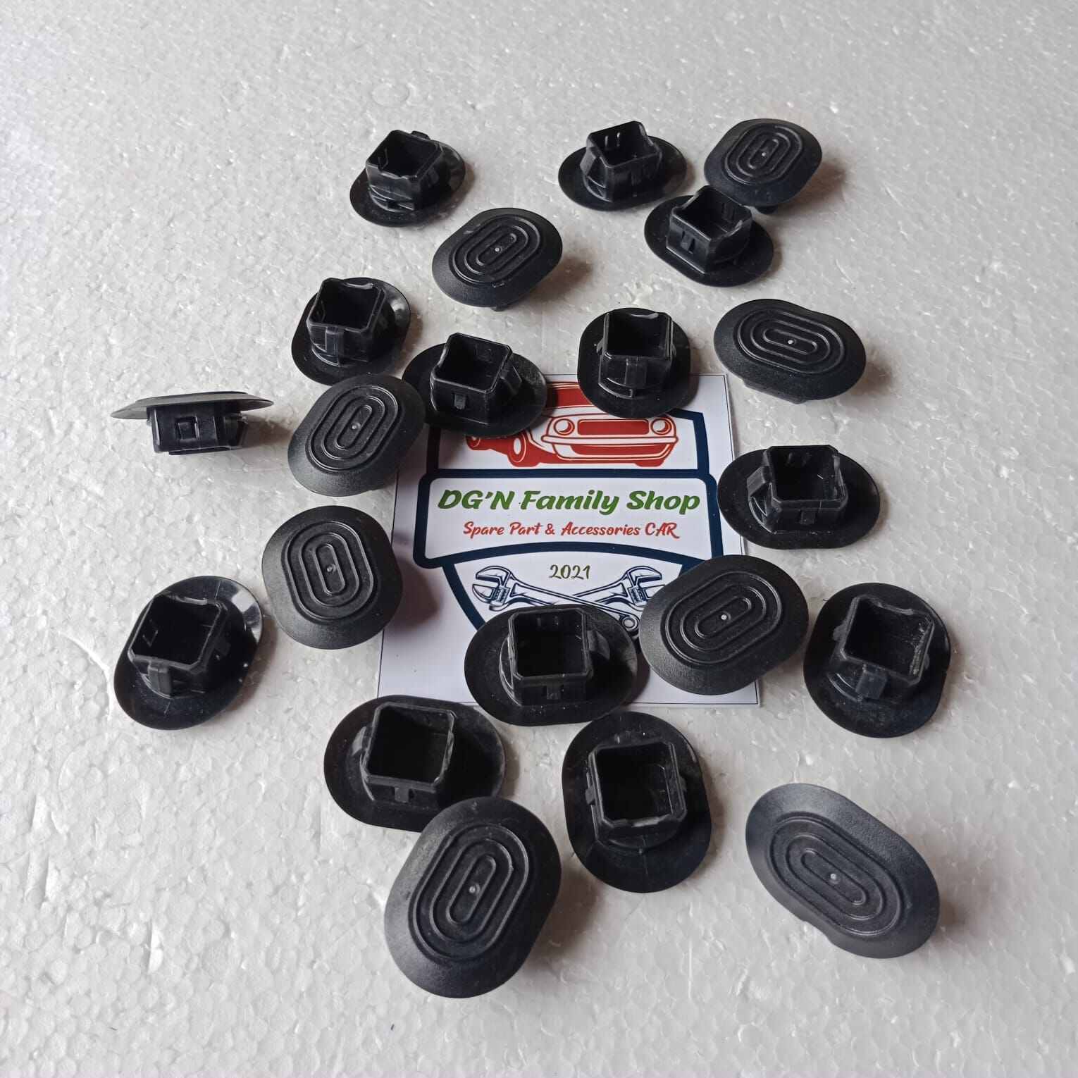 Cover Plastik Tutup Lobang Body Pintu Mobil Universal (Model Oval ...