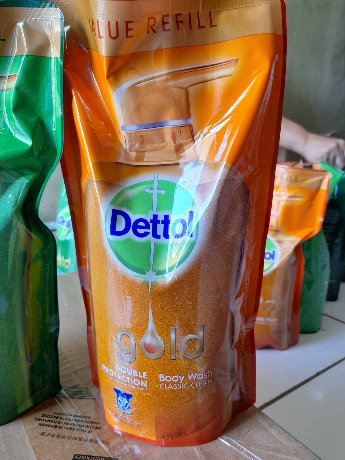 Dettol Gold body wash classic clean cair 900ml | Lazada Indonesia
