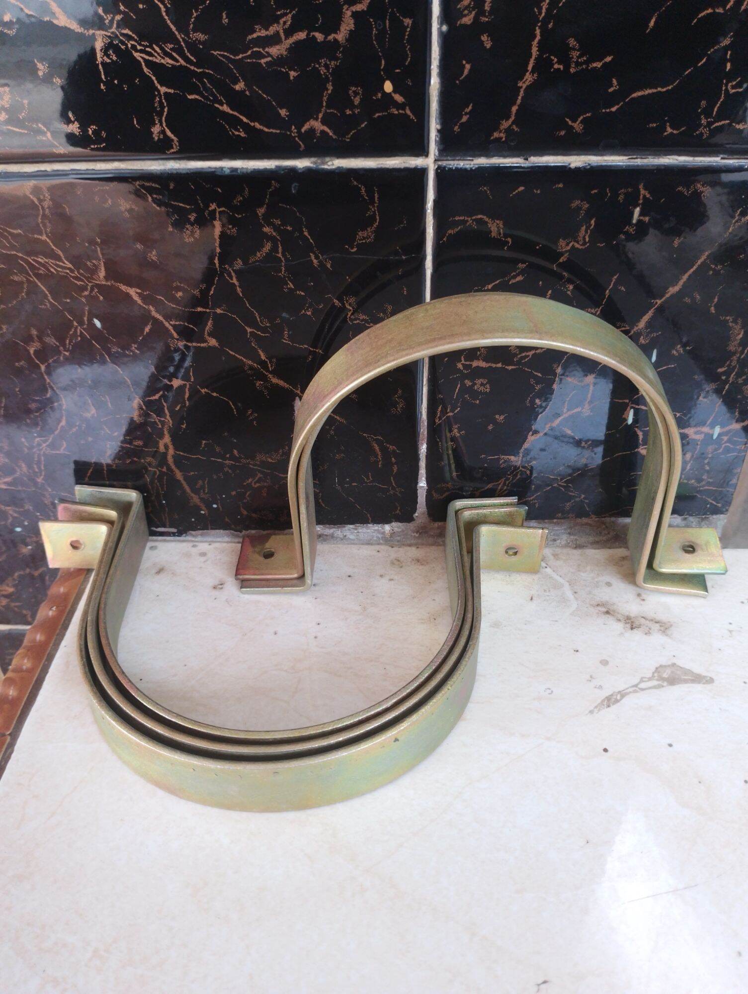 Klem Besi Pipa PVC Klem Paralon 4 inch | Lazada Indonesia