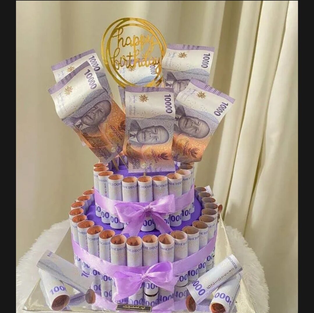 READY Money Cake Uang Mainan (Bisa diganti uang asli sendiri)/Money ...