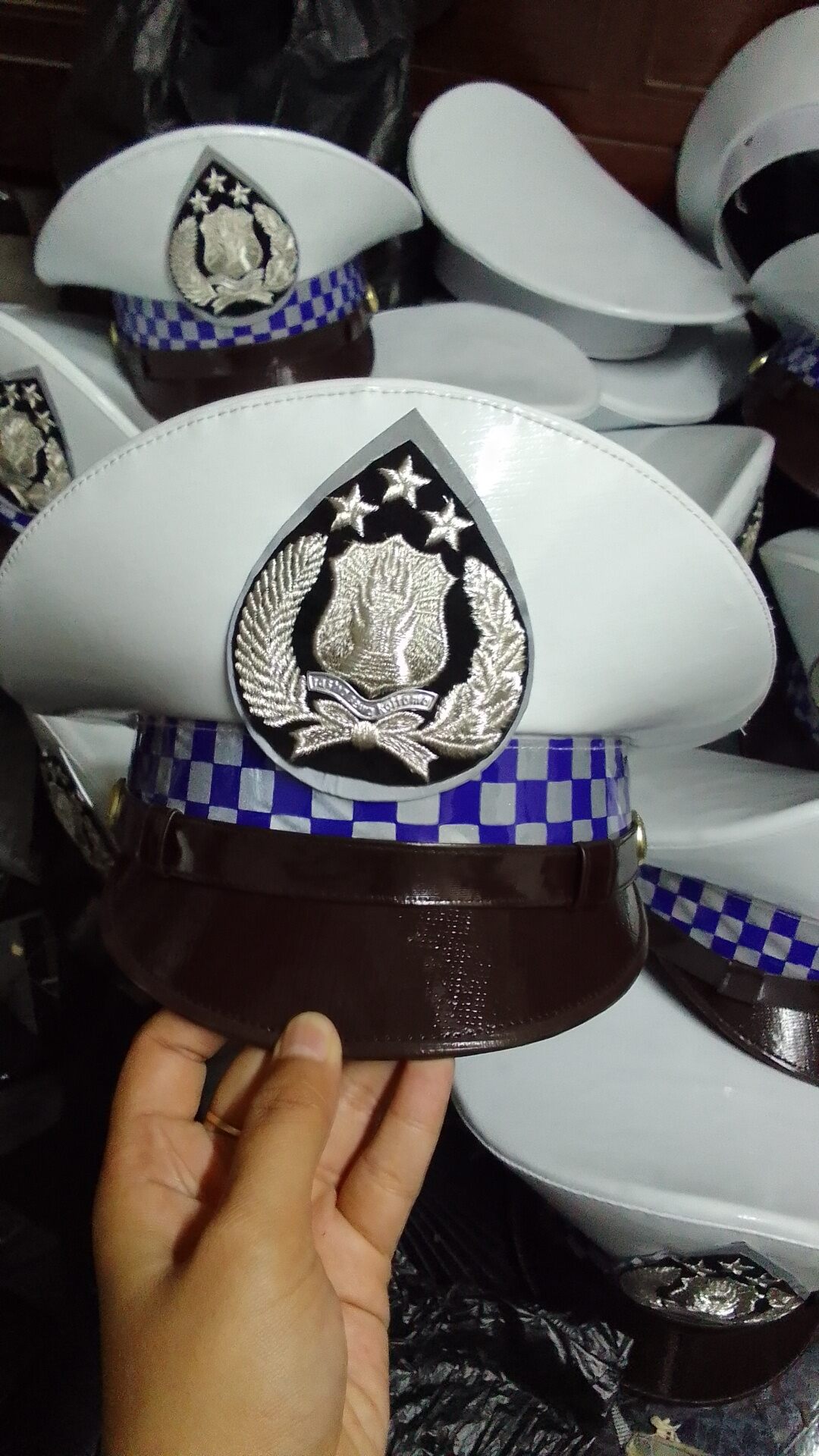 Topi Pet Lantas Polri Bintara Terbaru - Topi pet Polisi Terbaru - Topi ...