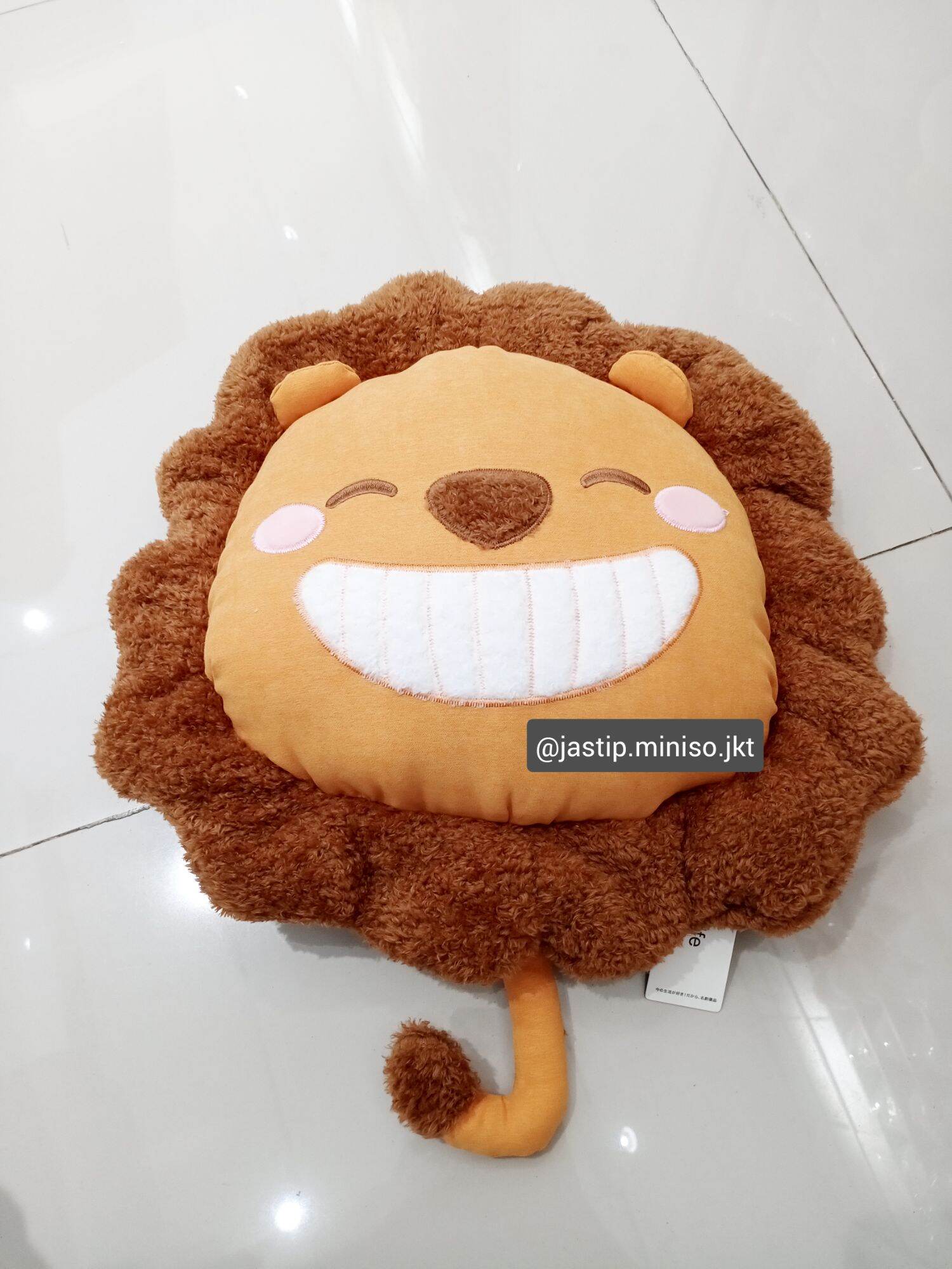 MINISO 🆕 Bantal *SMILEY LION* (sz.40x36cm) | Lazada Indonesia