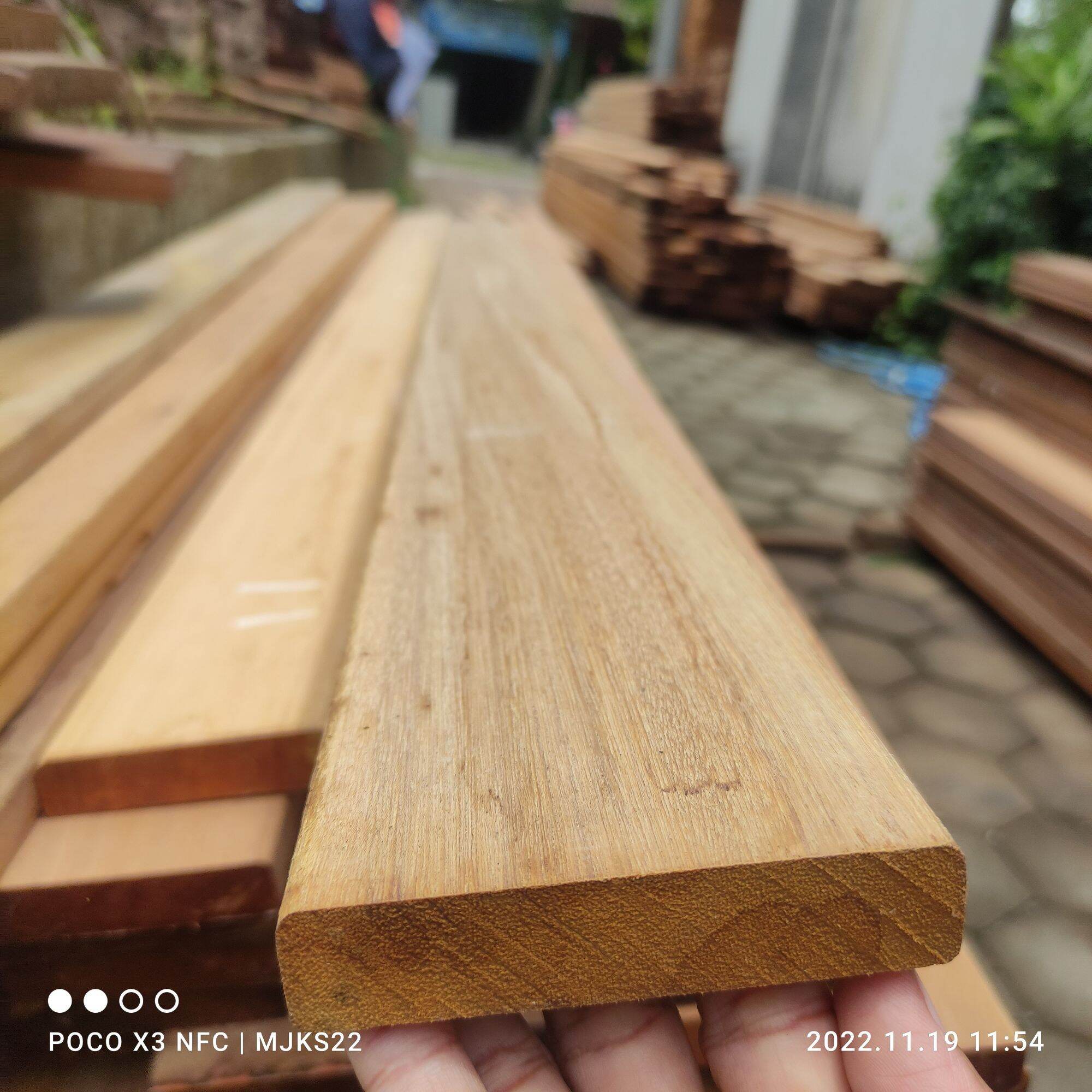 Papan Pagar Lantai Kayu Decking Bengkirai Polos 1,9 x 9 x 180 cm ...