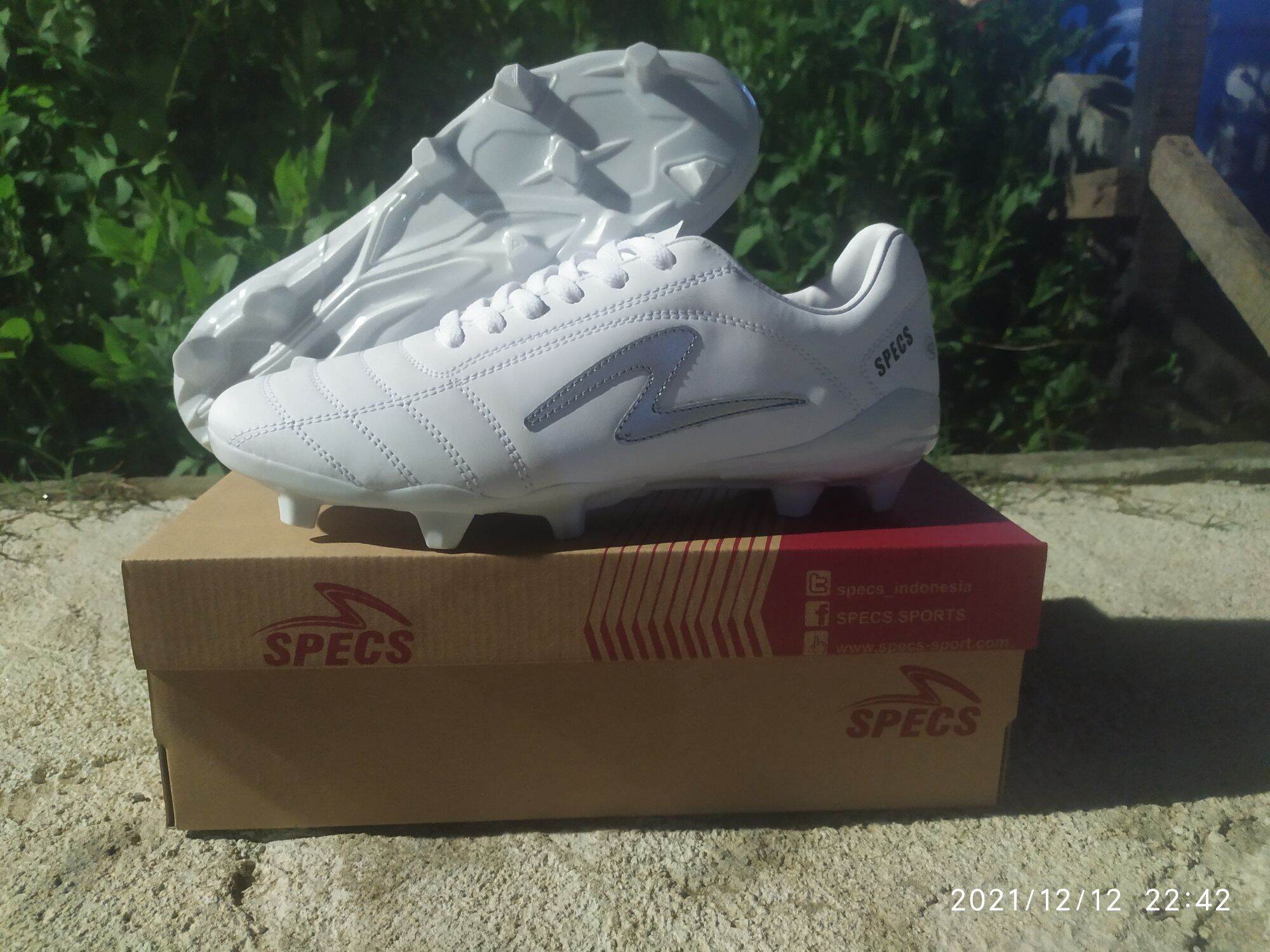 SPECS Sepatu Soccer/Sepatu Sepak Bola Merk Specs White Silver, Putih ... SPECS Sepatu Soccer/Sepatu Sepak Bola Merk Specs White Silver, Putih ...