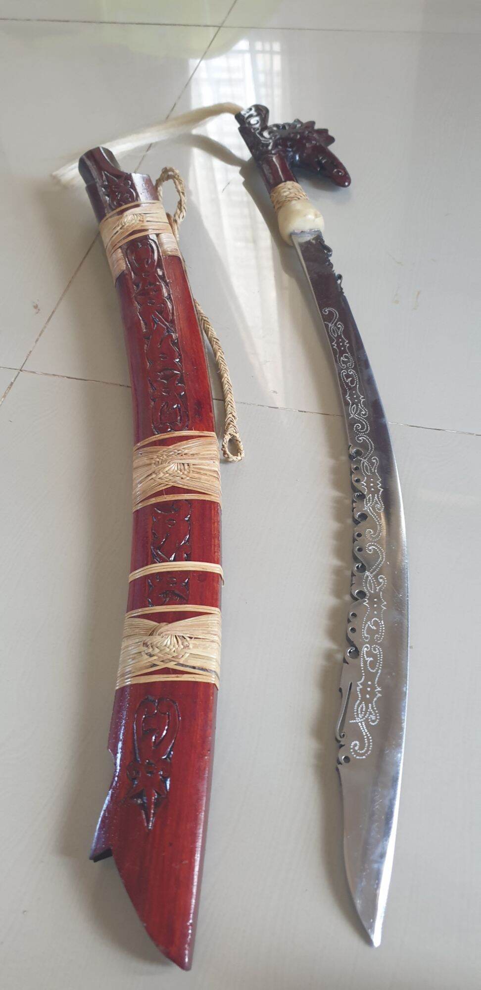 MANDAU KALIMANTAN mandau suku dayak model jimpol/ lengkung 80 cm ...