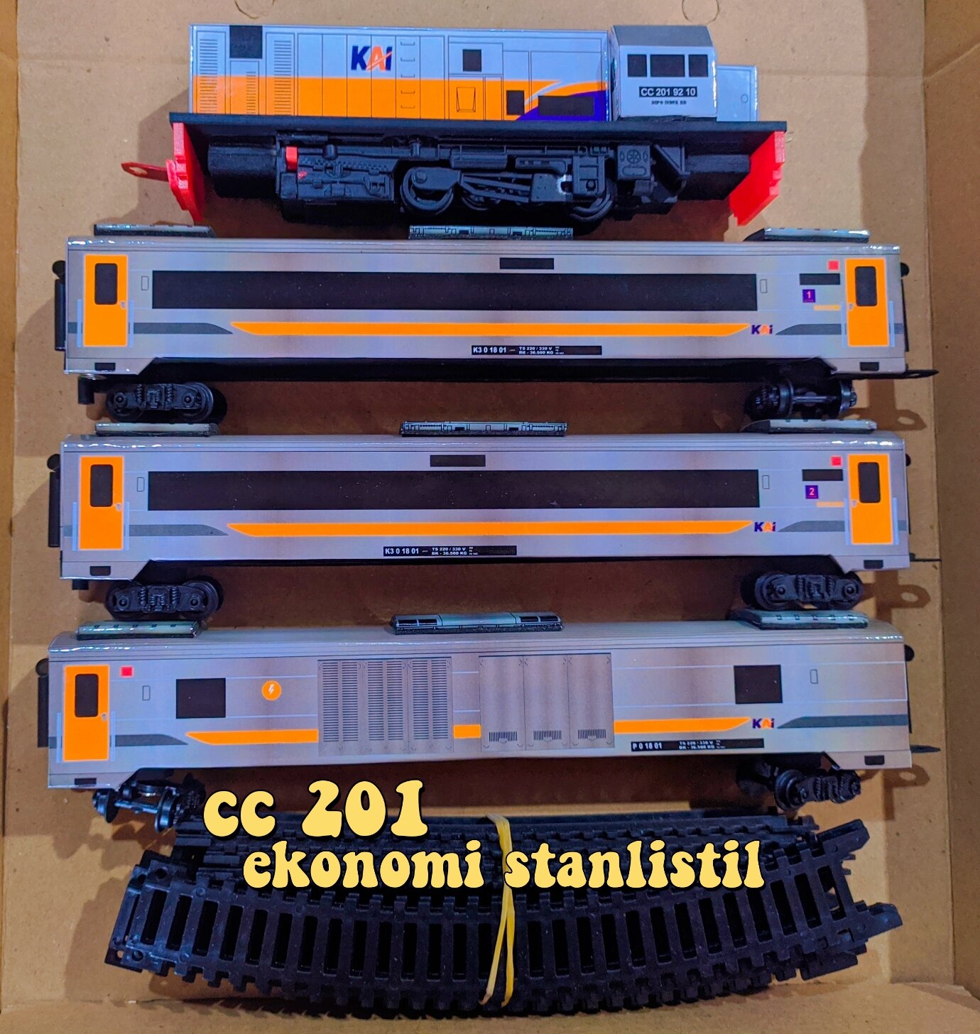mainan kereta api indonesia,miniatur kereta api,cc 201,gerbong ekonomi ...