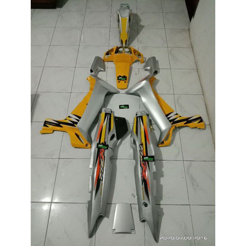 cover body motor Yamaha fizR F1Zr full set halus+ striping warna kuning ...