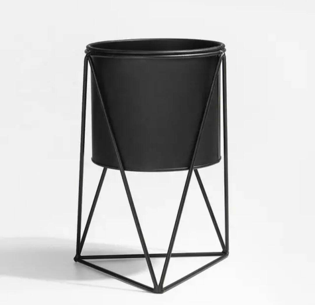Standing pot besi minimalis bentuk segitiga | Lazada Indonesia