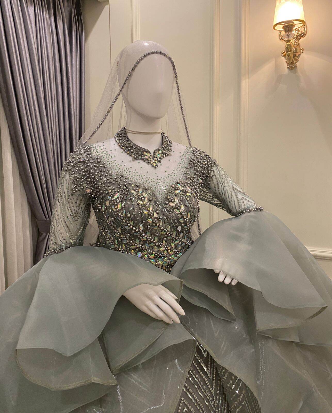 baju gaun pengantin warna abu abu silver tua lengan trompet wedding ...