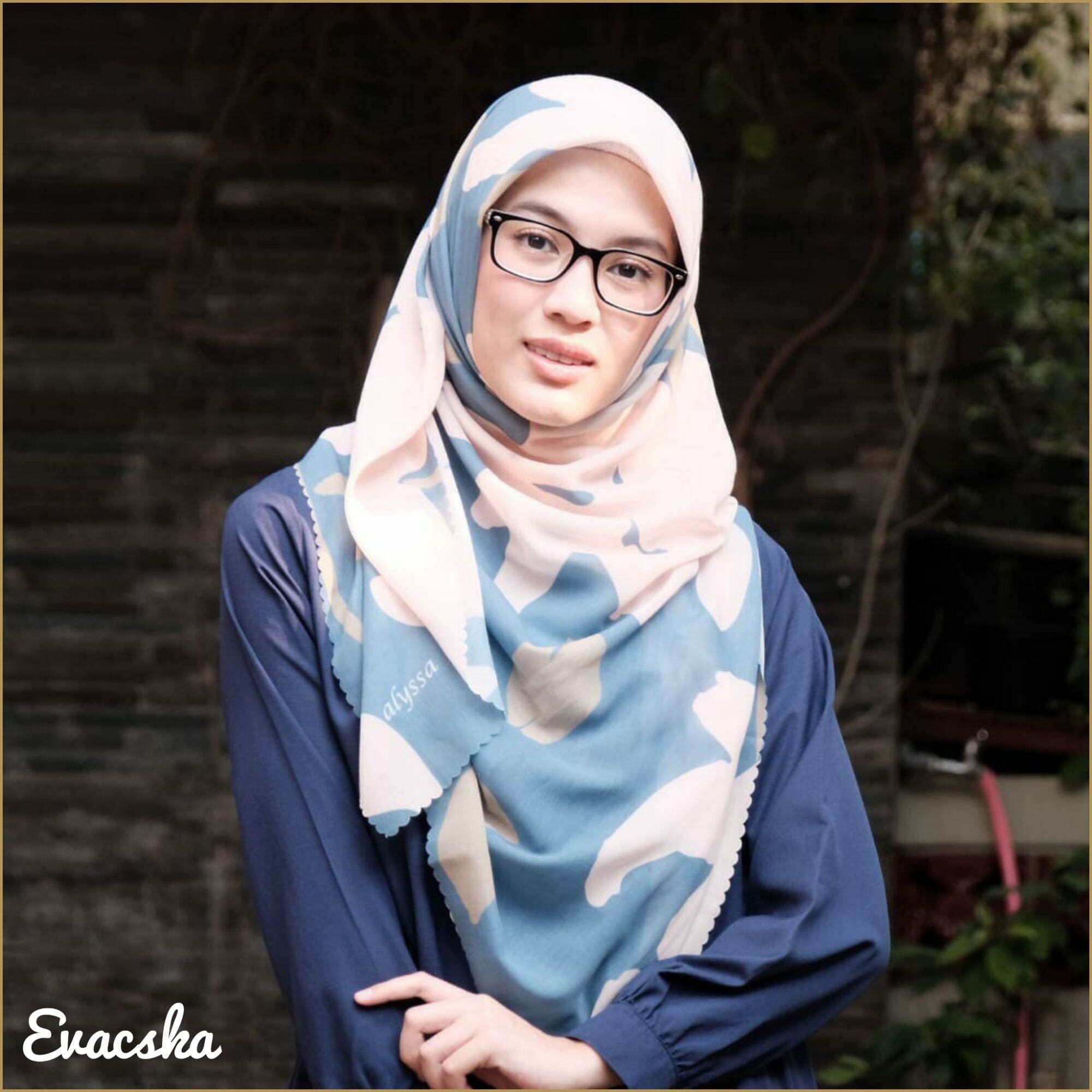 Jilbab Segi empat Motif Terbaru 2023 Kerudung Segi empat Motif Mewah ...