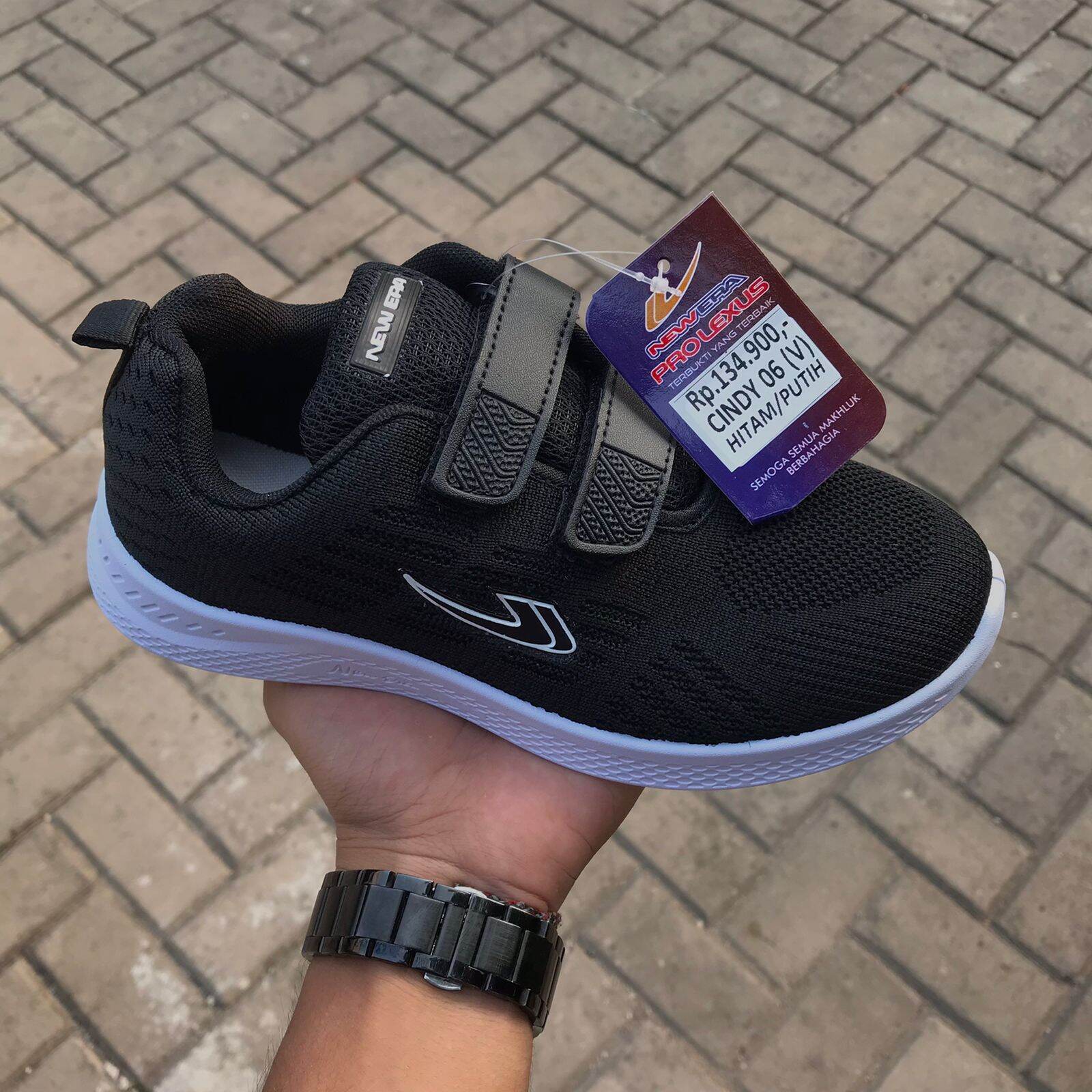 SEPATU SEKOLAH ANAK NEW ERA HITAM PUTIH / SEPATU ANAK SEKOLAH PREKAT ...