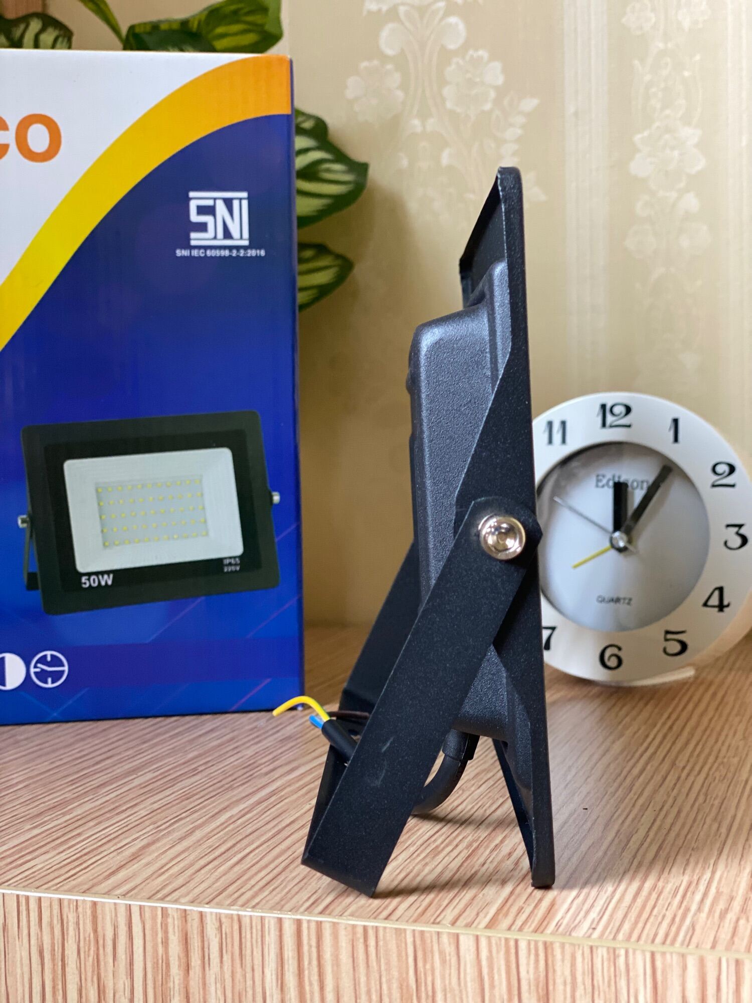 Lampu Sorot Outdoor 50 Watt Emico Lampu Tembak Led Flood Light | Lazada ...