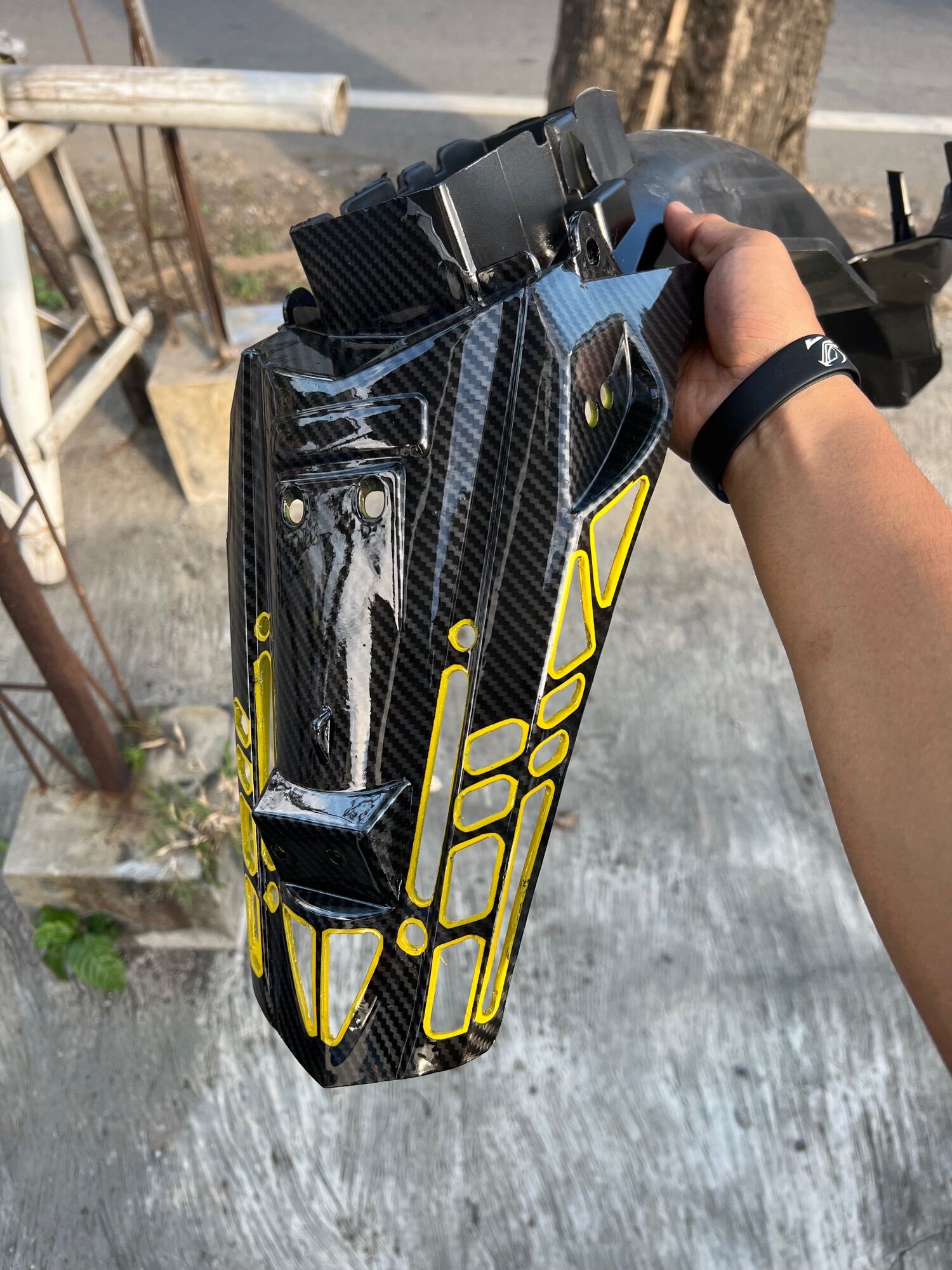 Spakbor belakang Tiger Revo custom coak carbon sudah potongan | Lazada ...