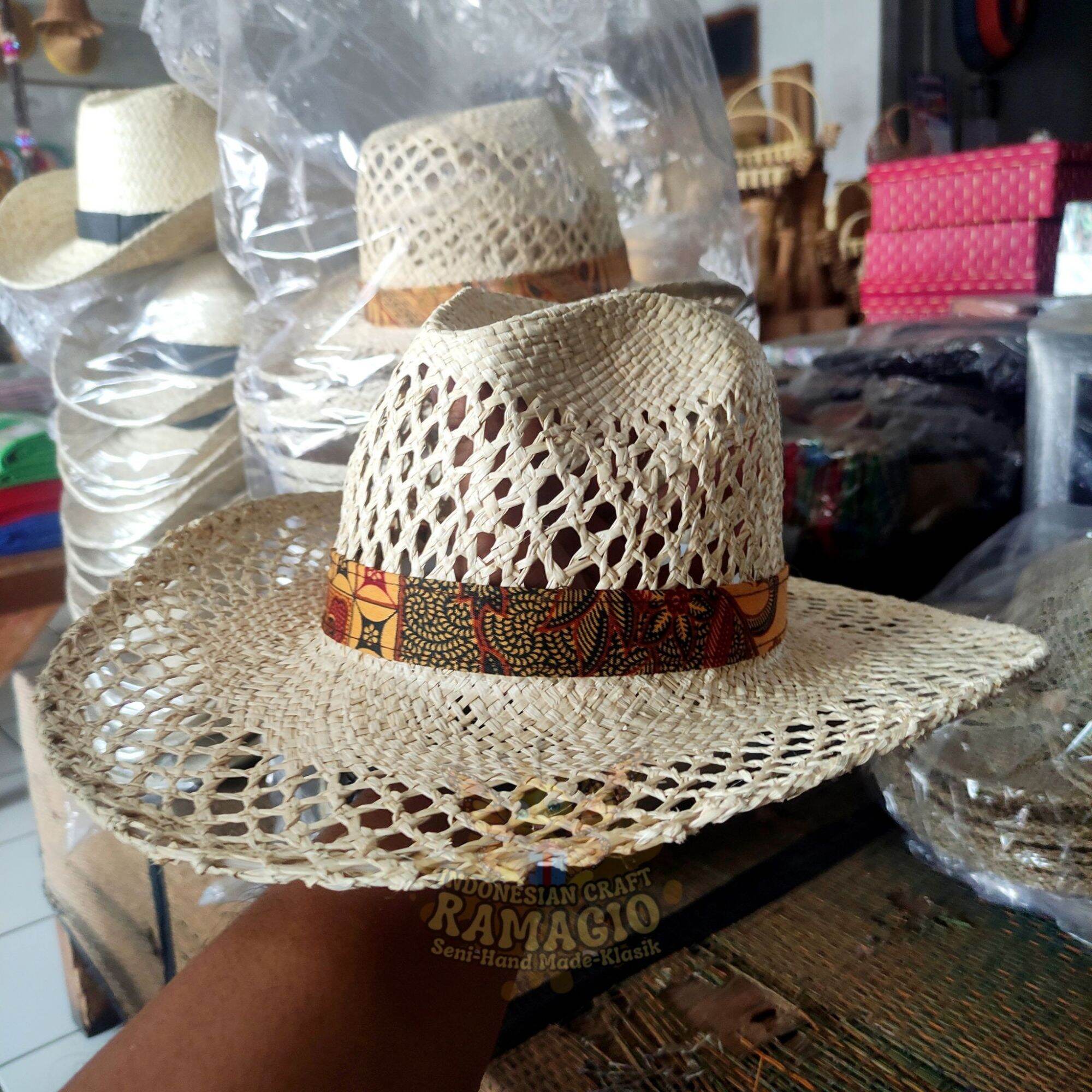 TOPI ANYAMAN LILIT PANDAN MOTIF BATIK TOPI COWBOY ANYAMAN PANDAN PITA ...