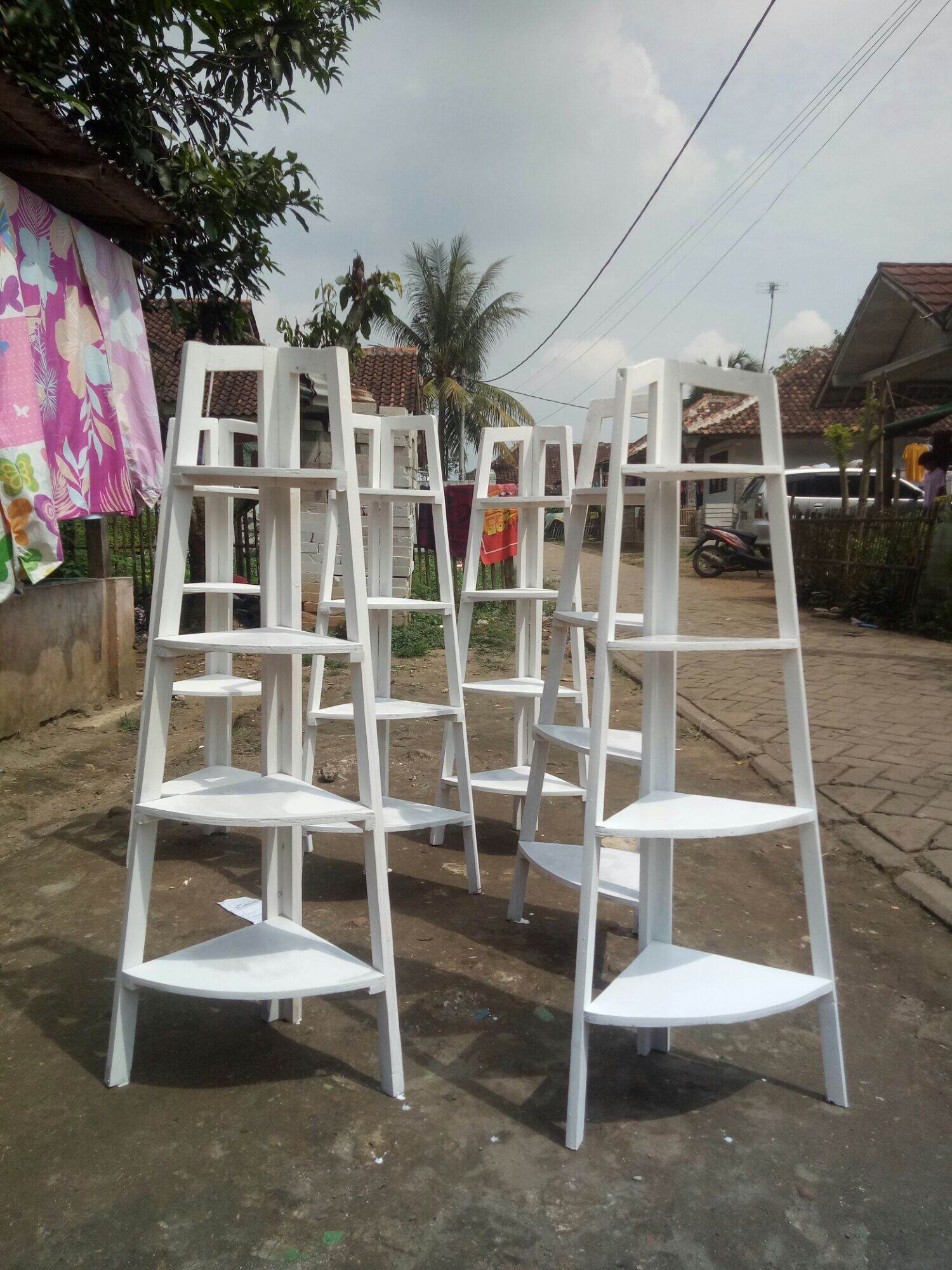 Rak sudut ruang tamu easthetic rak hiasan rumah rak kayu serbaguna rak ...