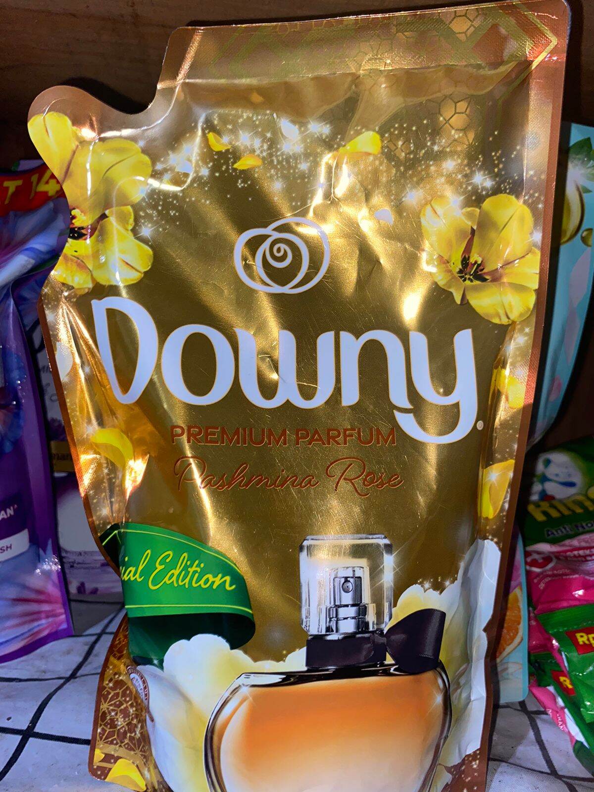 Downy pewangi pakaian Gold | Lazada Indonesia