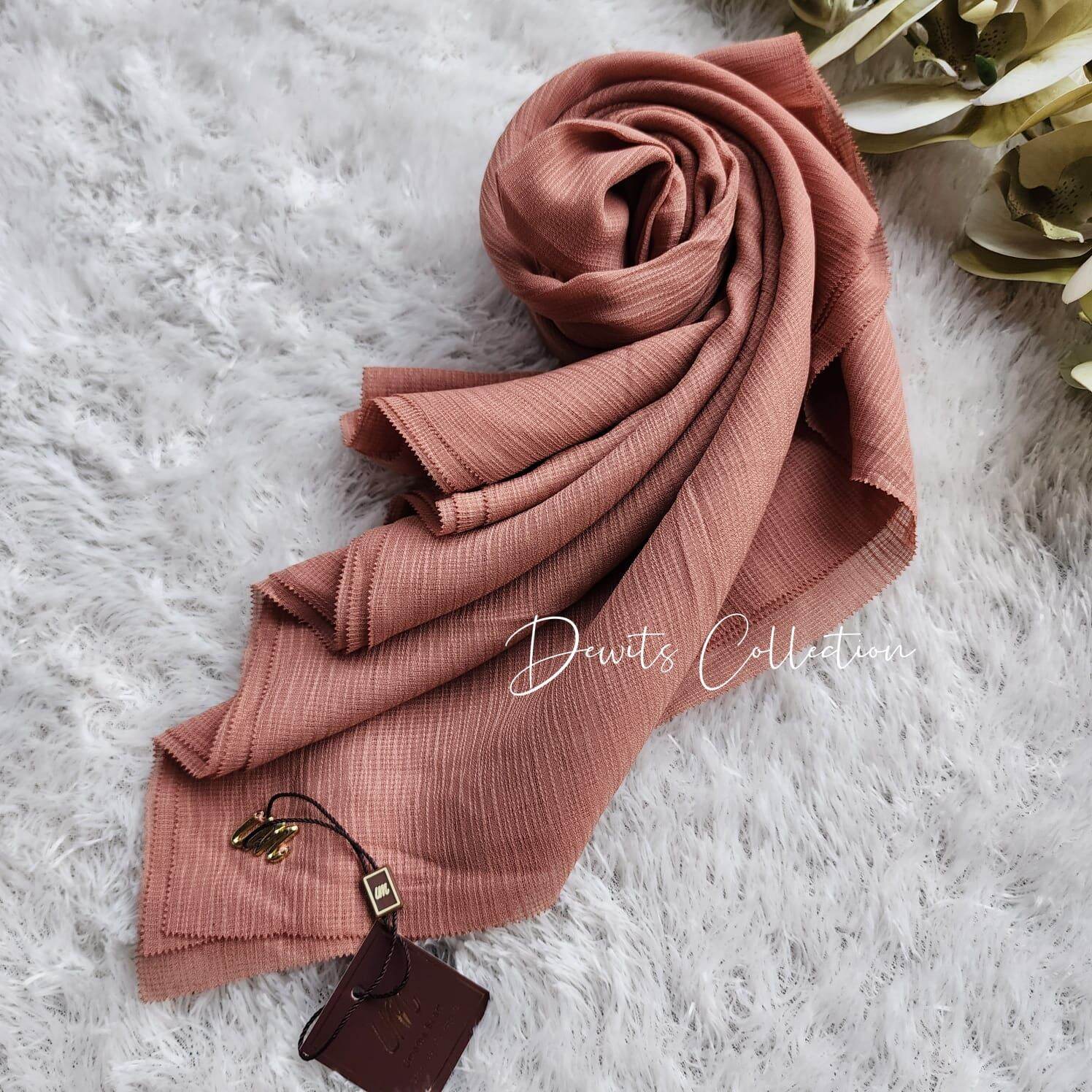 Umama Scarf Corn Skin Lc Pouch Metal Logo Hijab Segiempat Kulit Jagung ...