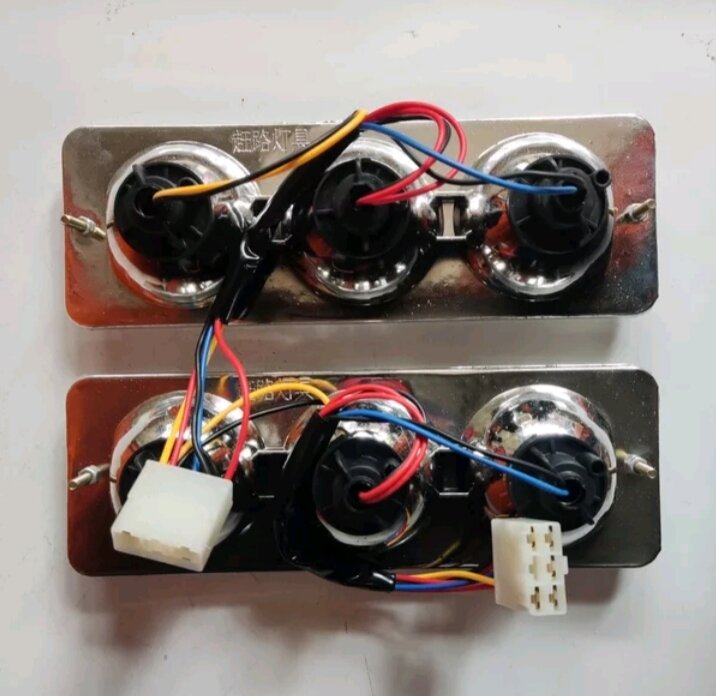 Lampu belakang motor roda tiga gerobak Viar karya dan kaisar triseda ...