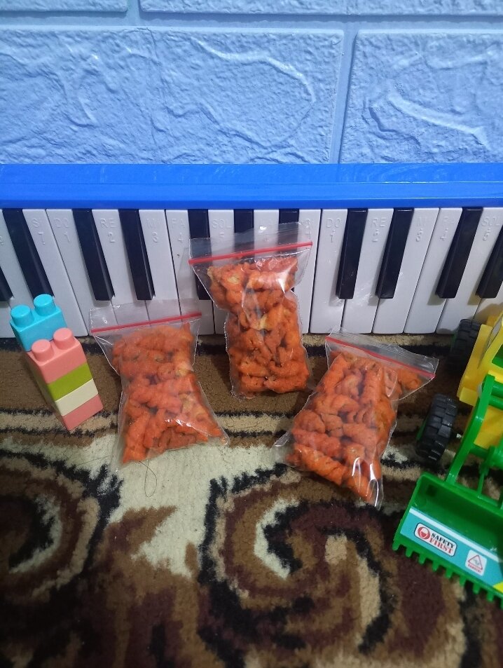 jajan makaroni spiral pedas 1000 an free packing kardus | Lazada Indonesia