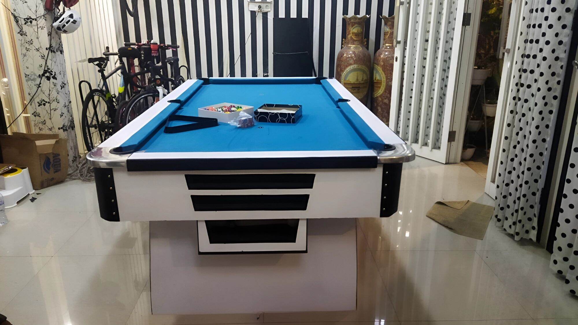Billiard biliar bilyar table elegant dan modern full perlengkapan ...