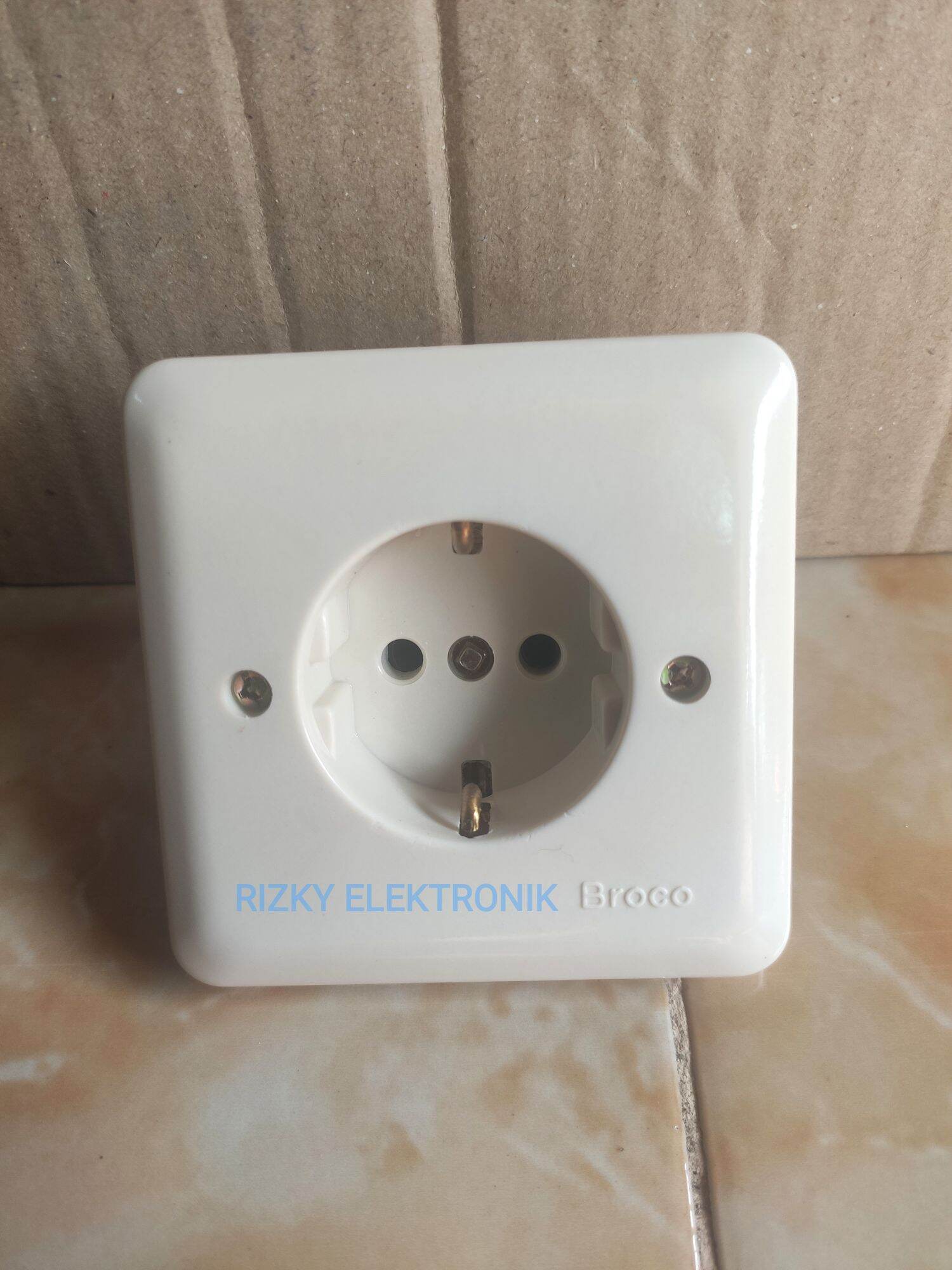 Stop Kontak Arde BROCO New Gee IB Inbow Tempel 5511 Standar SNI | Lazada Indonesia