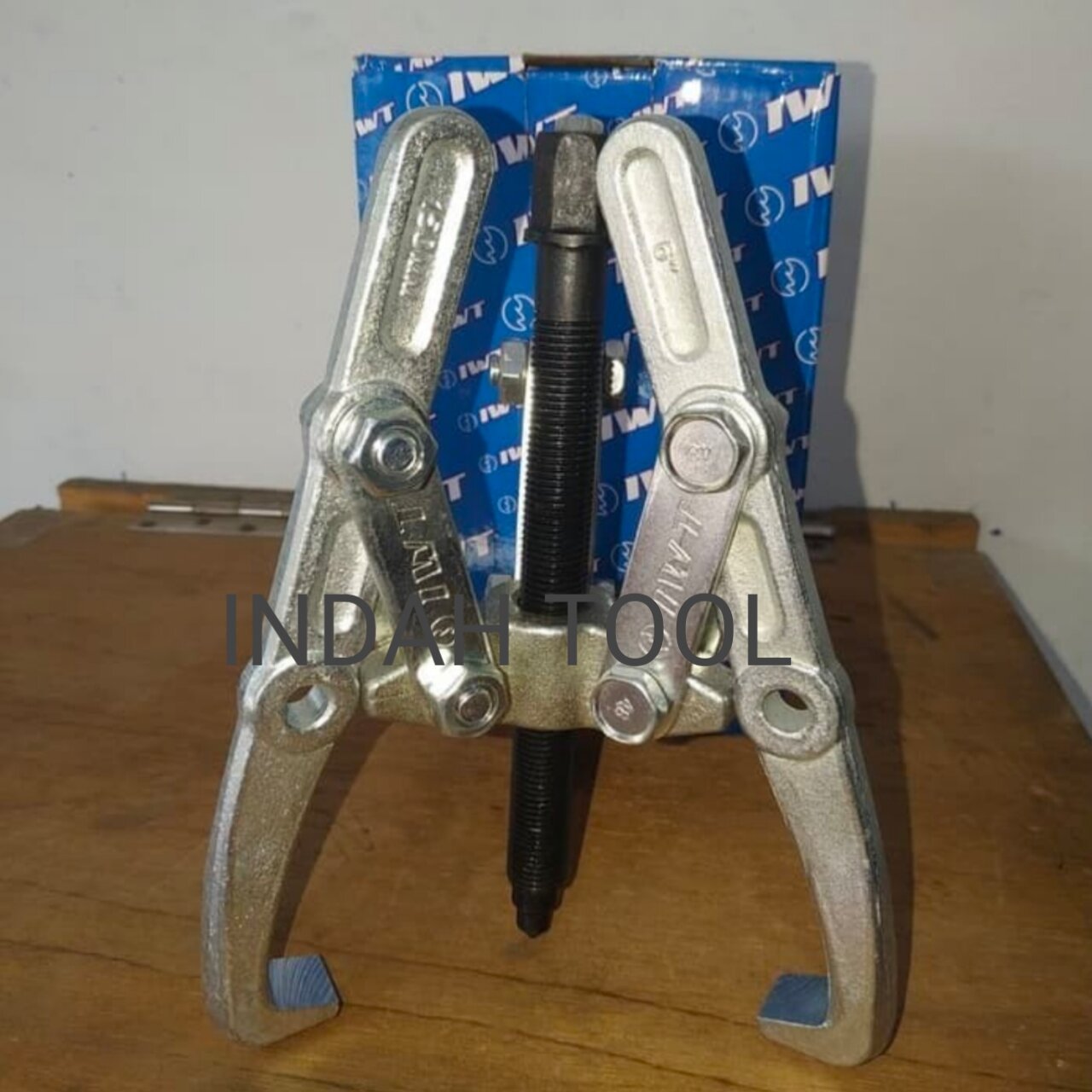 IWT Treker 3 kaki 4 inch Alat Buka Bering - Gear Puller 3 jaw Tracker ...