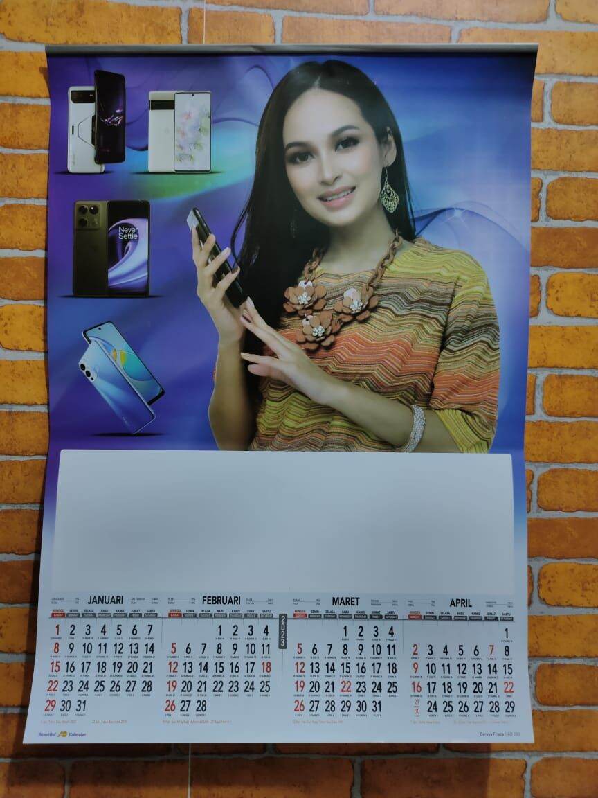 Kalender Dinding Caturwulan 2023 Motif Artis Hp Mewah | Lazada Indonesia