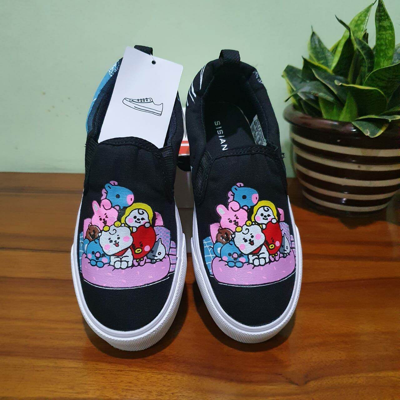 Sumber Amal Sepatu Anak Perempuan Cewe Sneaker Slip-on Kartun Bts Bt21 ...