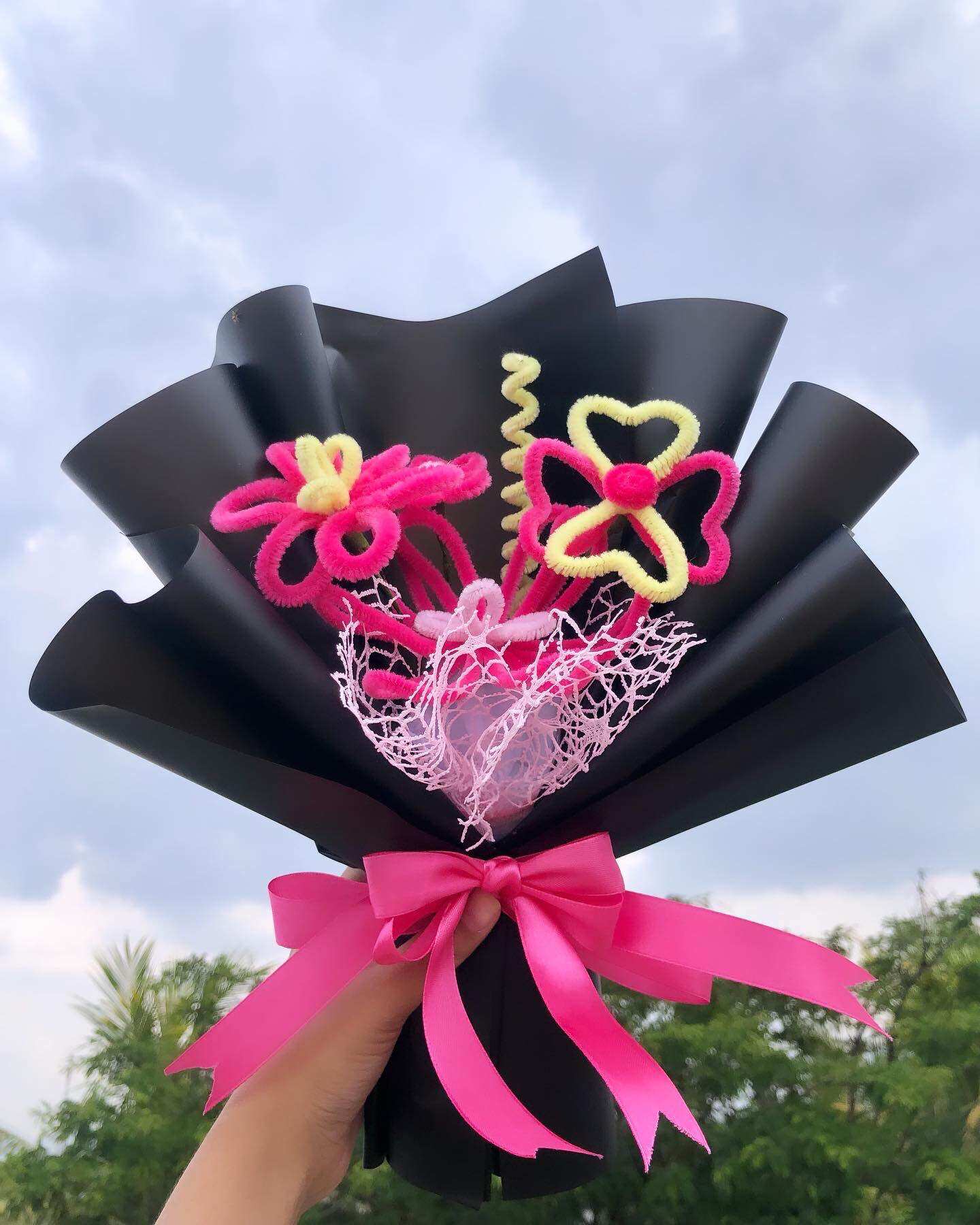 Buket bunga kawat bulu/bouquet pipe flowers/buket hitam/bucket sidang ...