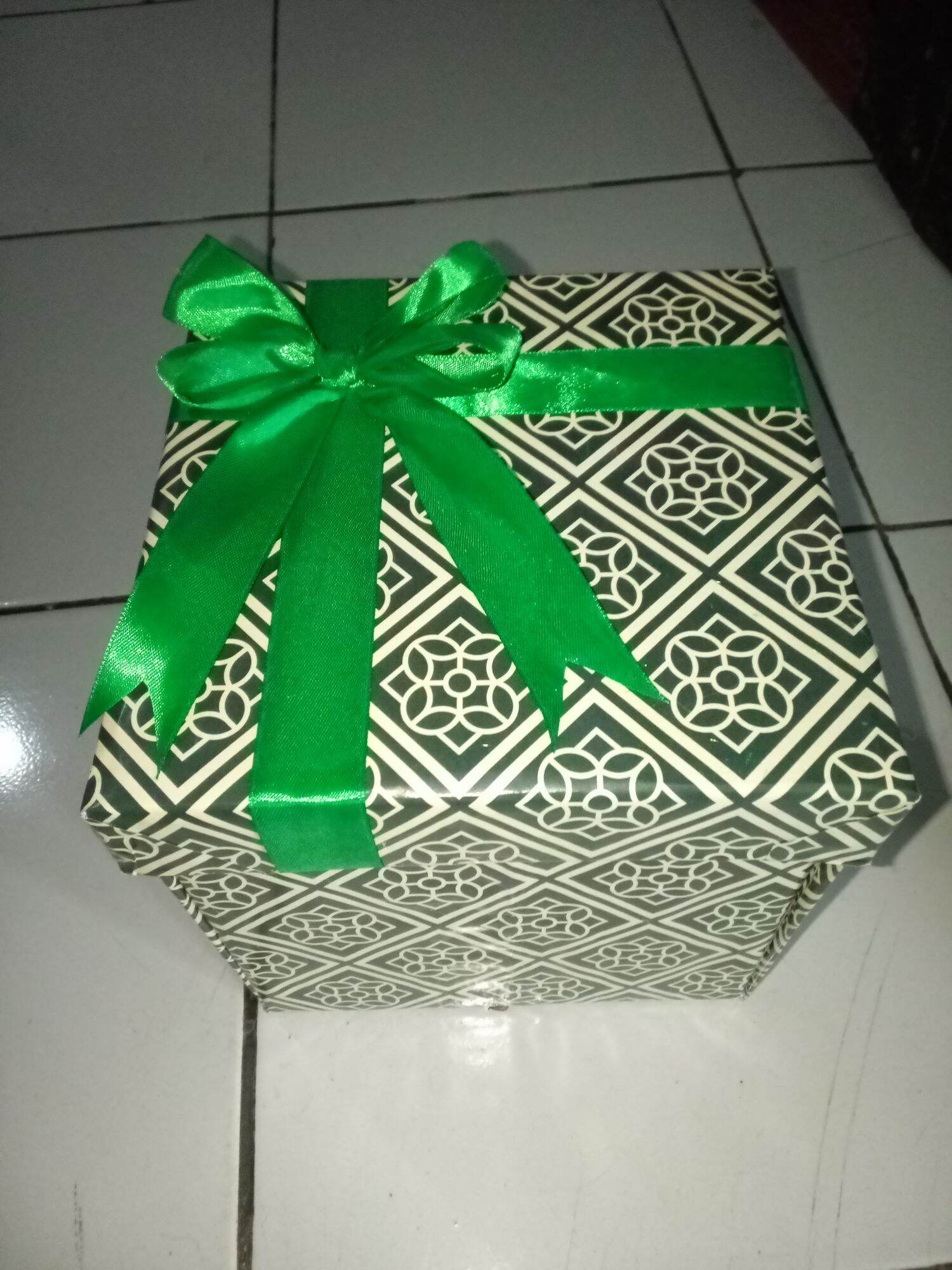 Snack box/ Eksplosion box/ Box Kado/ Kado ulang tahun ukuran 17 & 12 cm ...