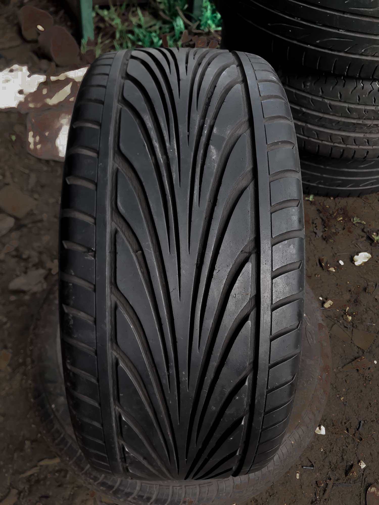 BAN MOBIL UK R18 215 35 RING 18 pembuatan 2021-2022 ACCELERA SIGMA ...