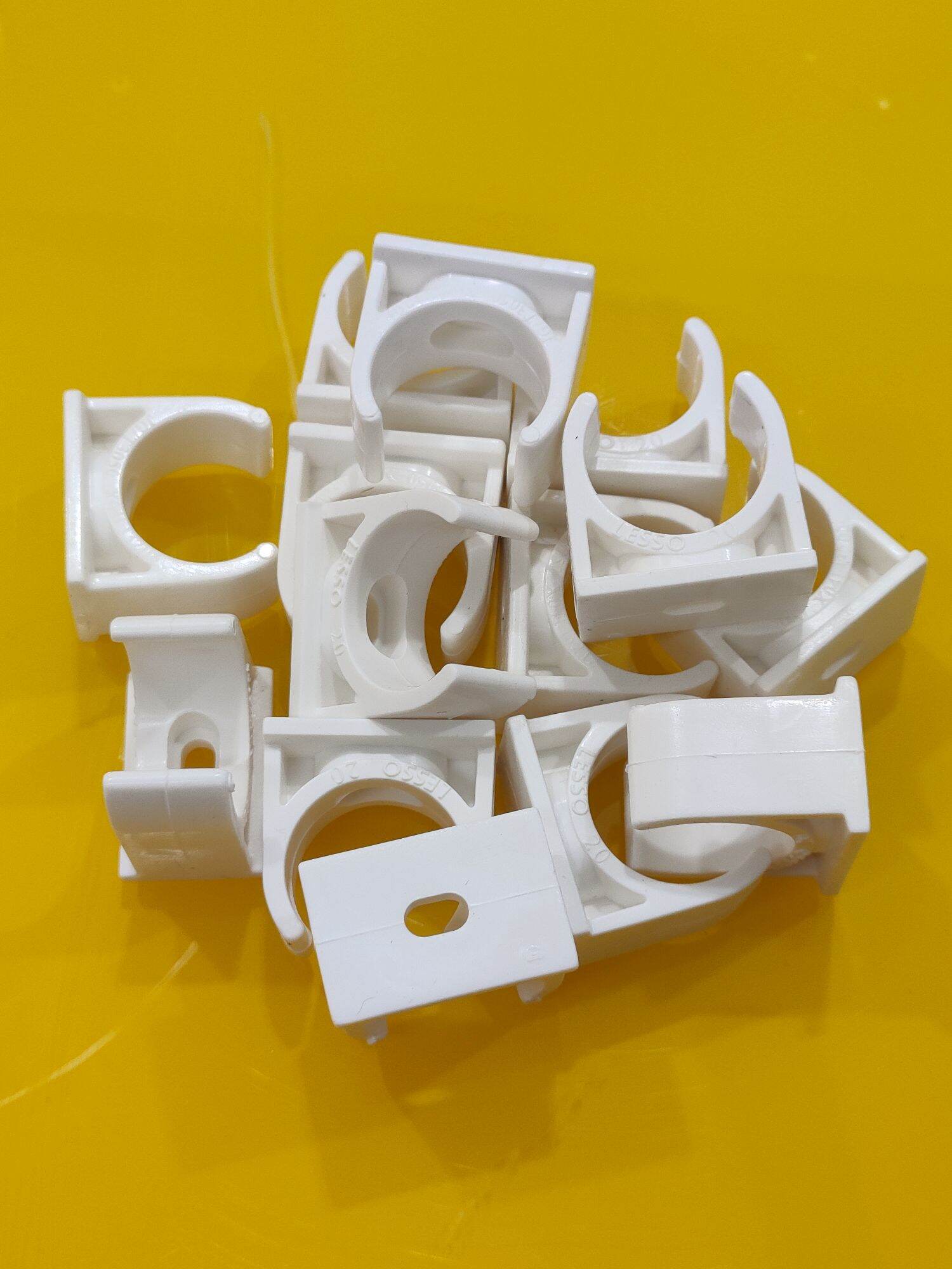 Klem Pipa conduit U lesso isi 10piece | Lazada Indonesia