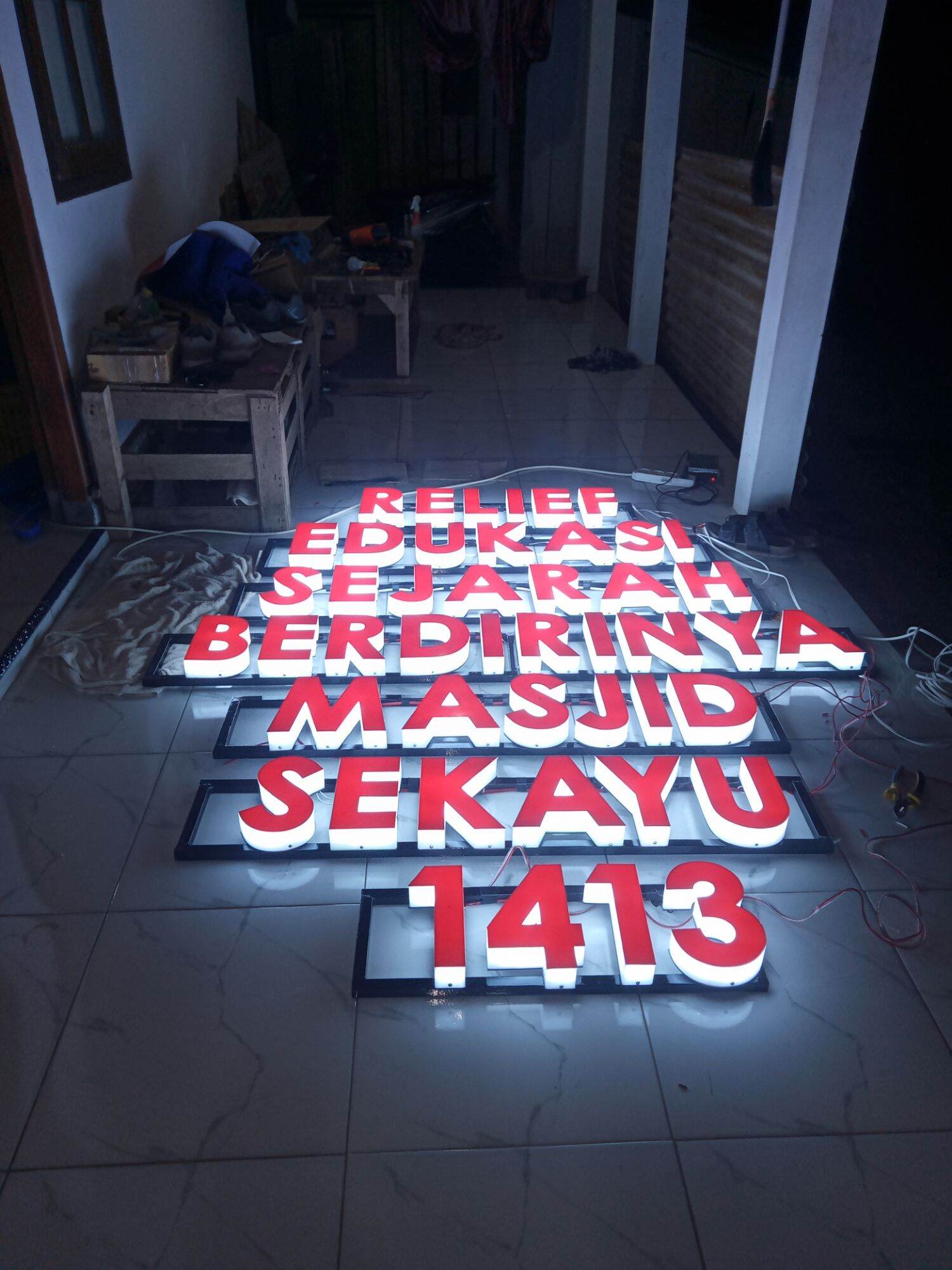 huruf timbul akrilik led /huruf timbul nyala/ huruf timbul 3D | Lazada ...