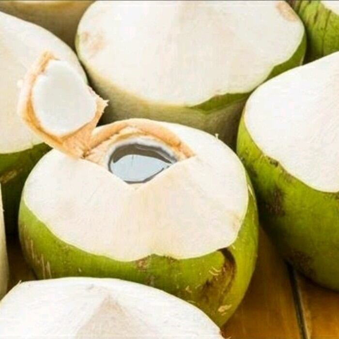Degan buah kelapa muda hijau utuh Fresh segar obat herbal berkhasiat a ...