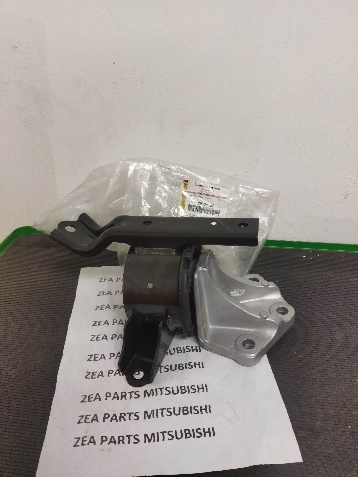 Pegangan mesin kiri / Engine mounting / dudukan mesin kiri Mitsubishi ...