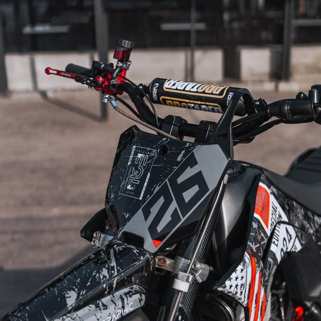 TERBARU DECAL STIKER KLX GORDON,BF KEREN HITAM PUTIH | Lazada Indonesia