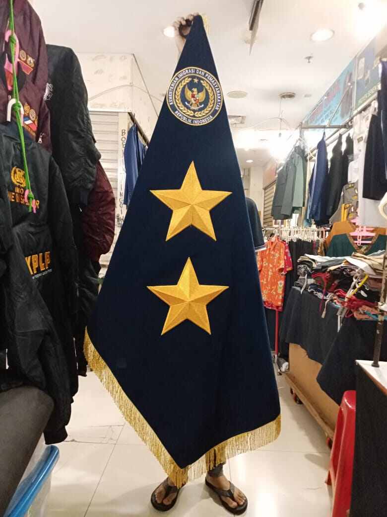 Bendera Pataka stand tiang Logo terbaru Kementerian imigrasi dan ...