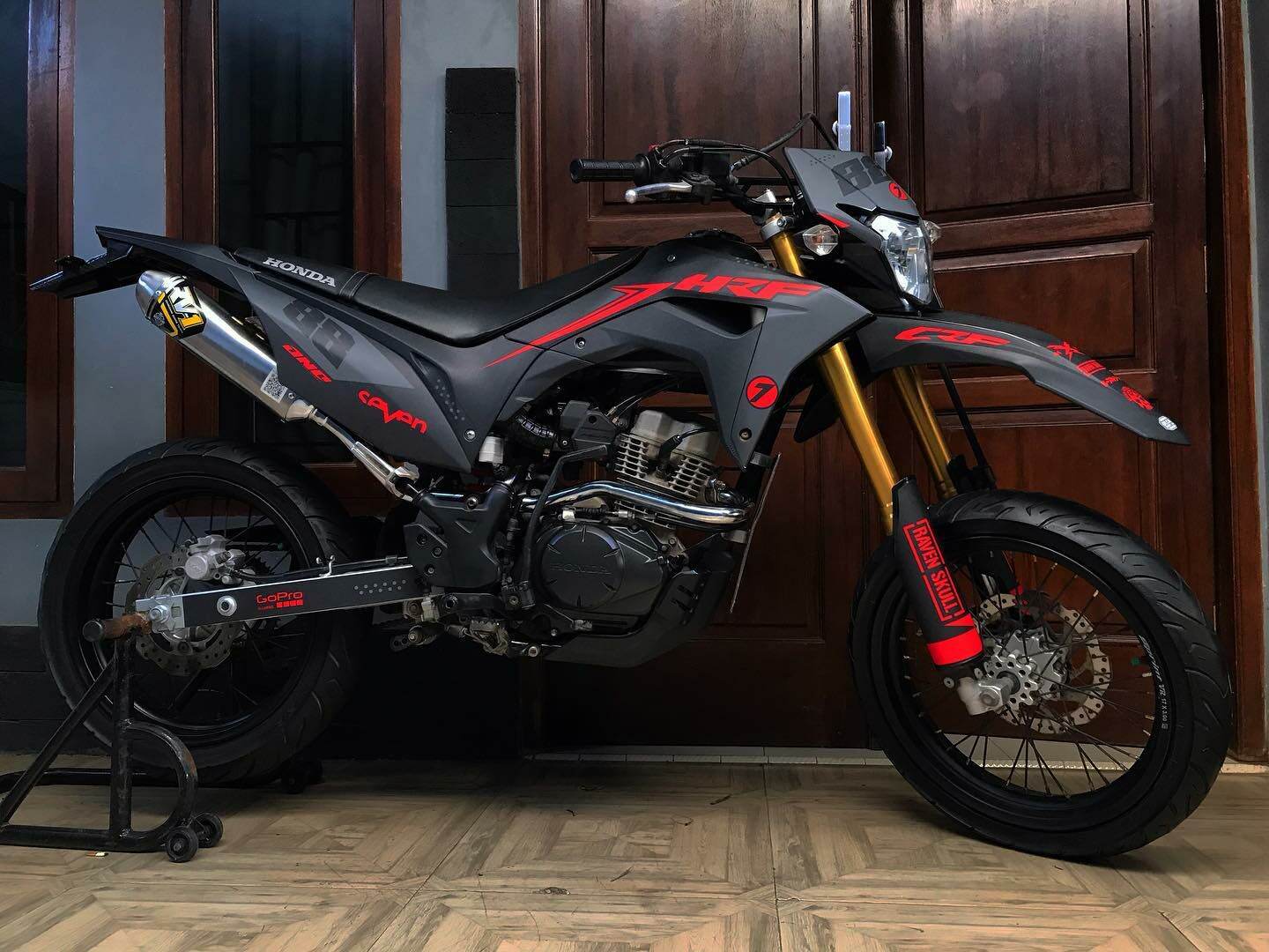 TC-0167 decal stiker fullbody crf doff motif hitam list merah desain ...
