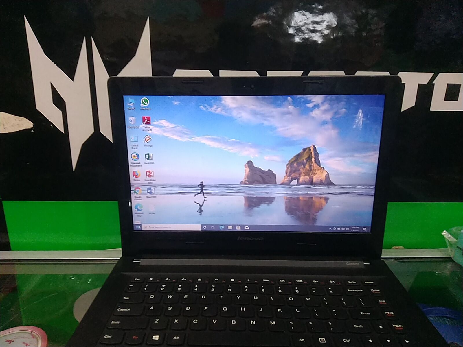 Laptop Lenovo AMD E1 -6010 Radeon R2 Graphics 1.35ghz Ram 4gb hardisk ...